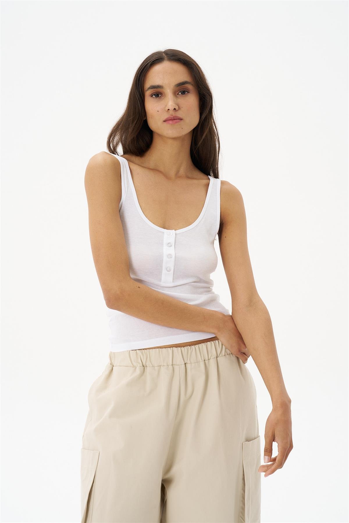 Beyaz Yarım Patlı U Yaka Atlet