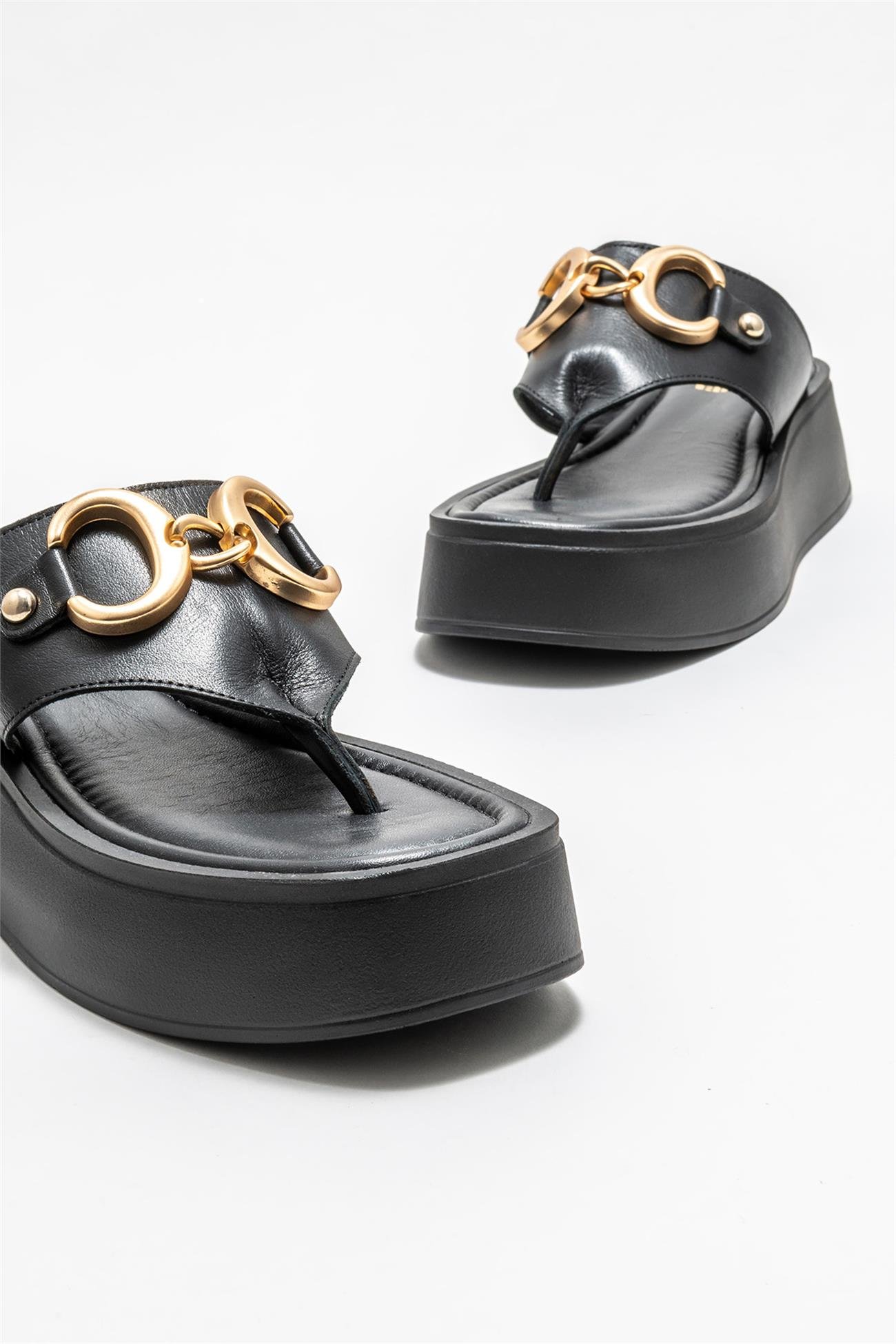 Siyah Deri Kadın Dolgu Topuk Terlik | Elle Shoes