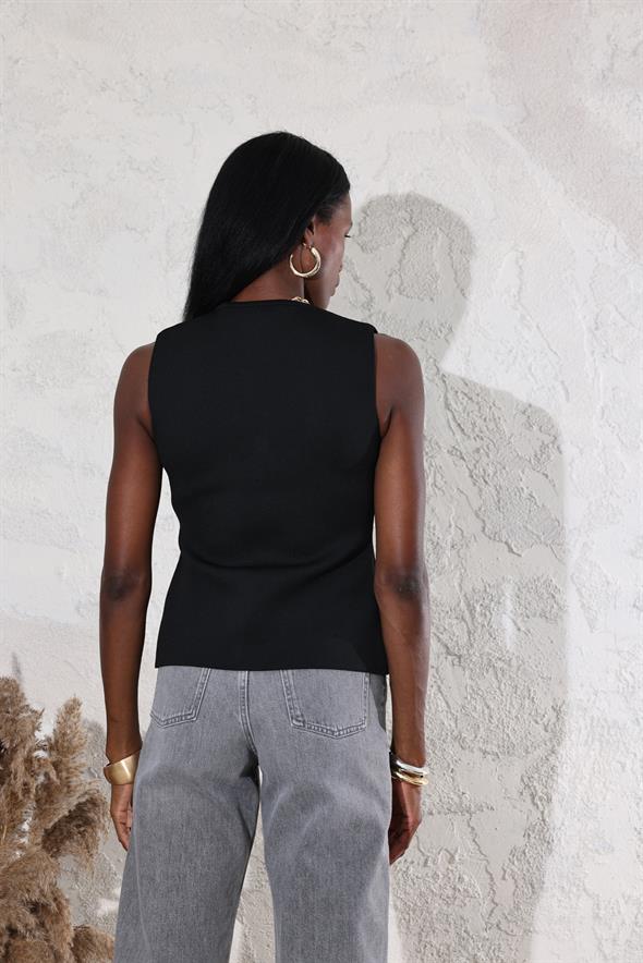 Siyah Gold Düğmeli Triko Yelek 241010