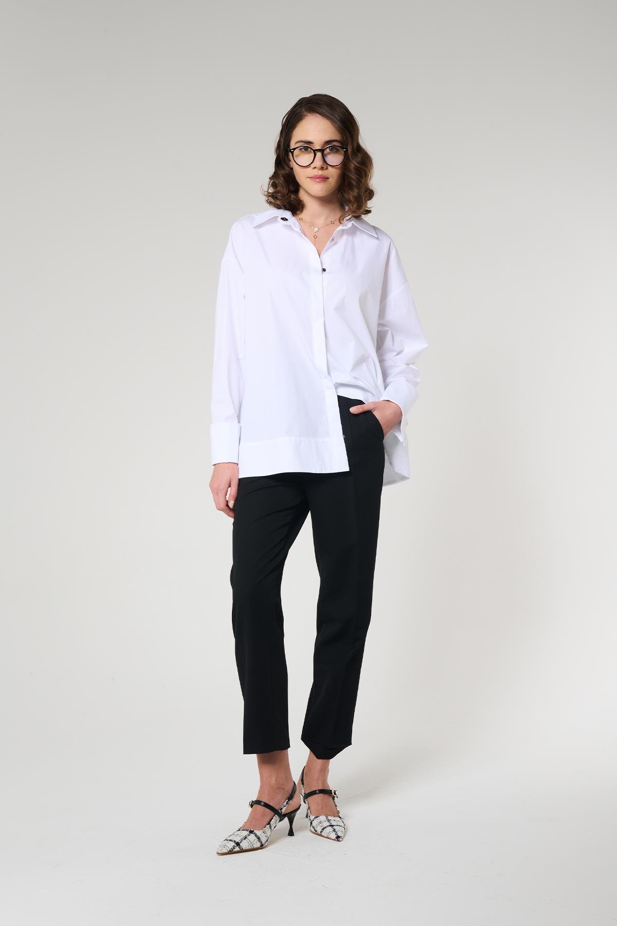 Beyaz Renk %100 Pamuk Trapez Kesim Gömlek