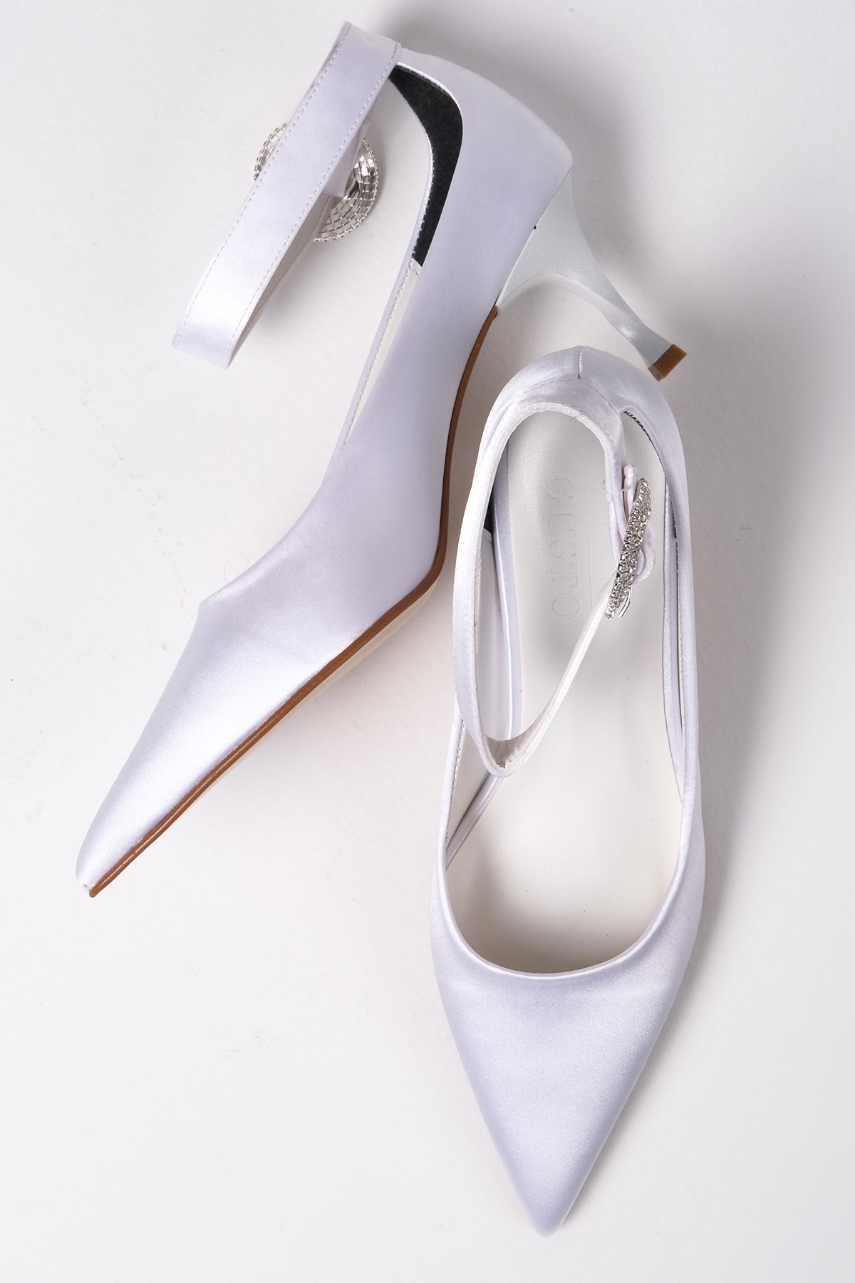 Mio Gusto Beyaz Renk Saten Kumaş Taşlı Tokalı Abiye Ayakkabı