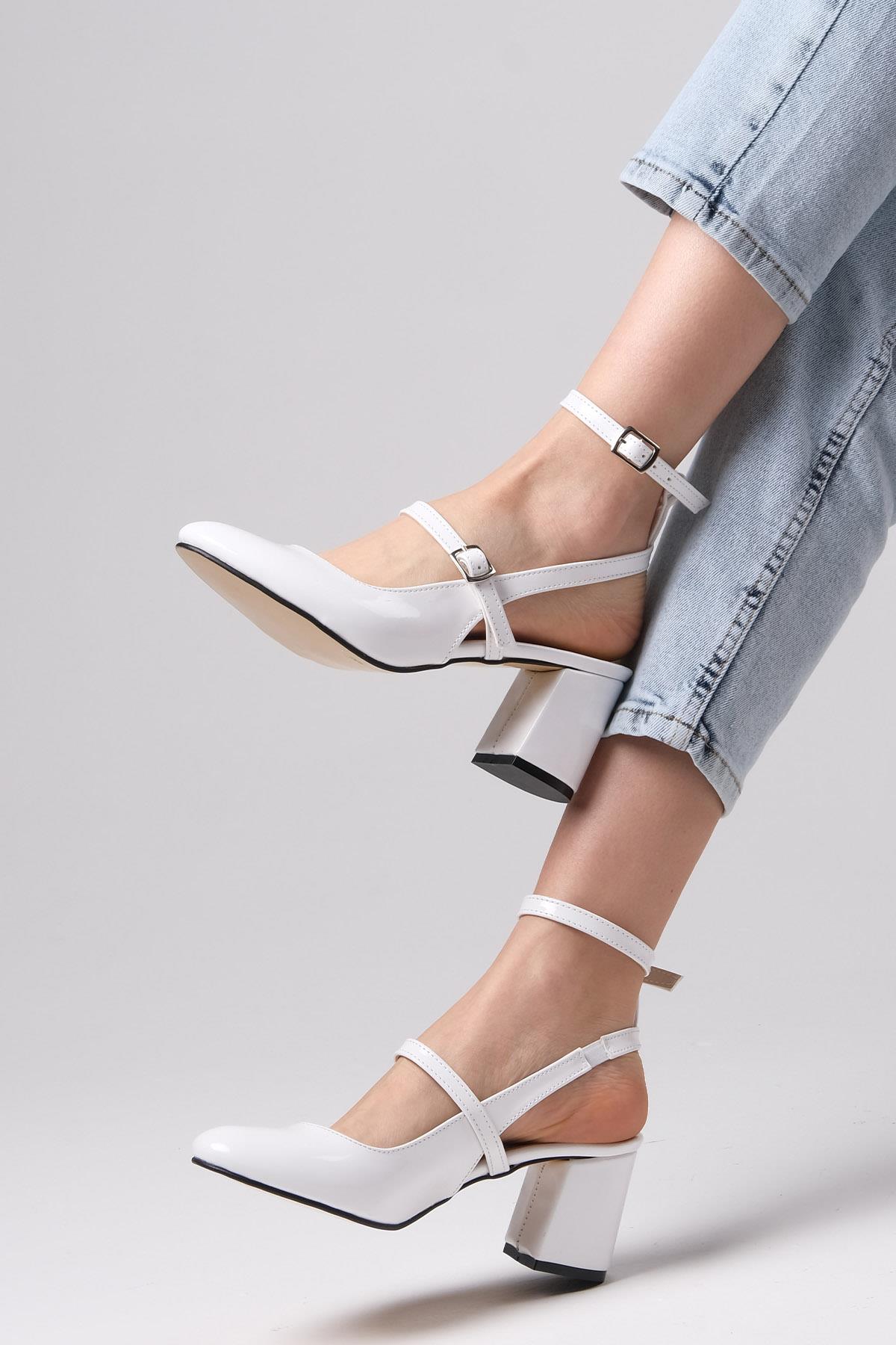 Mio Gusto Beyaz Renk Rugan Topuklu Ayakkabı