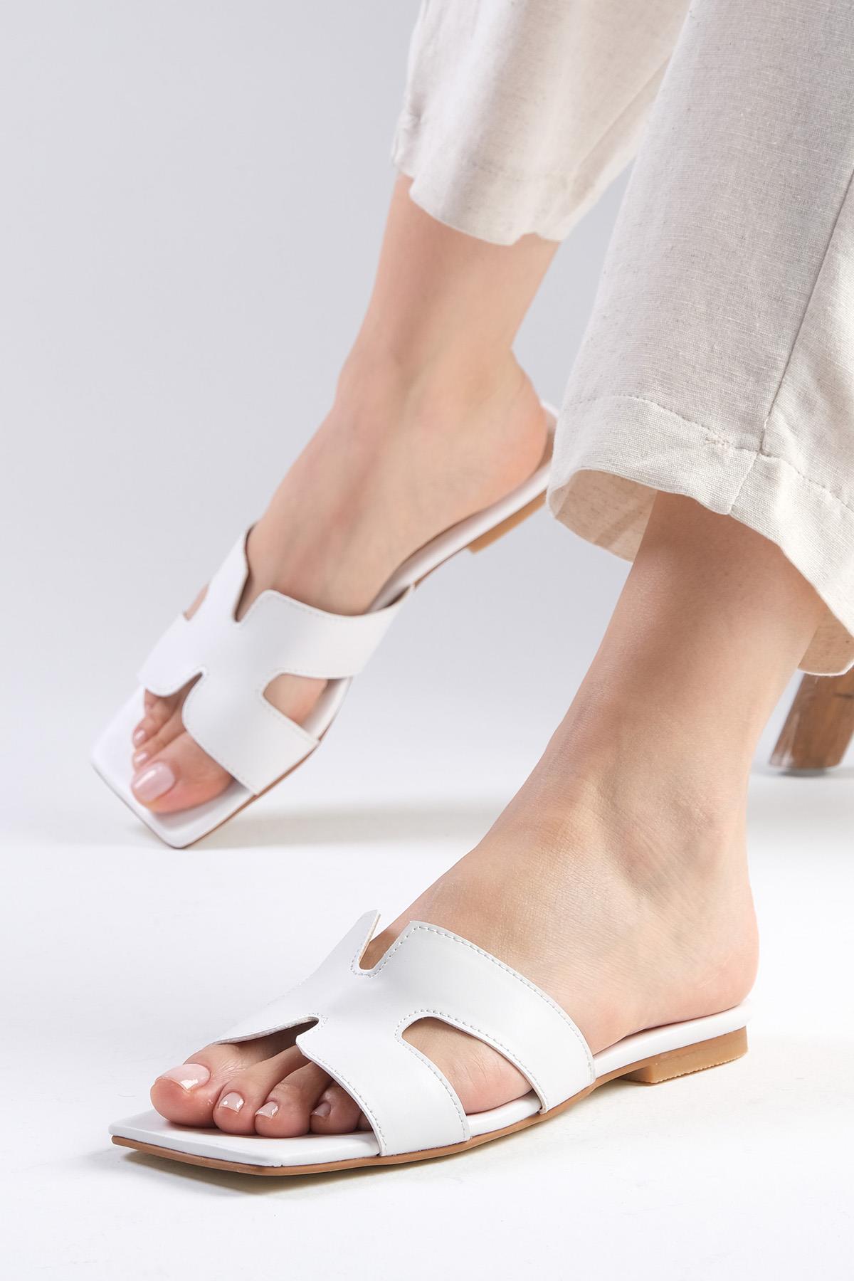 Mio Gusto Beyaz Renk Küt Burunlu Düz Terlik Kadın Ayakkabı Modelleri