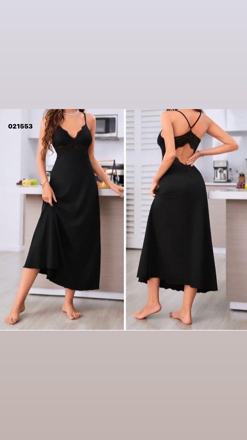 Gögüs ve bel dantel detay sırt ve yaka dekolteli gecelik elbise