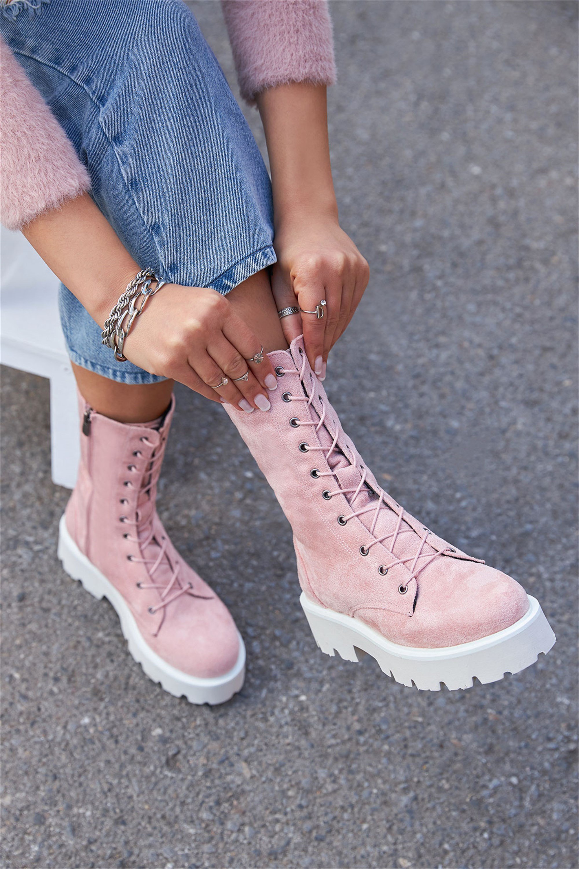 Riyon Pudra Süet Bağcıklı Beyaz Tabanlı Postal Bot