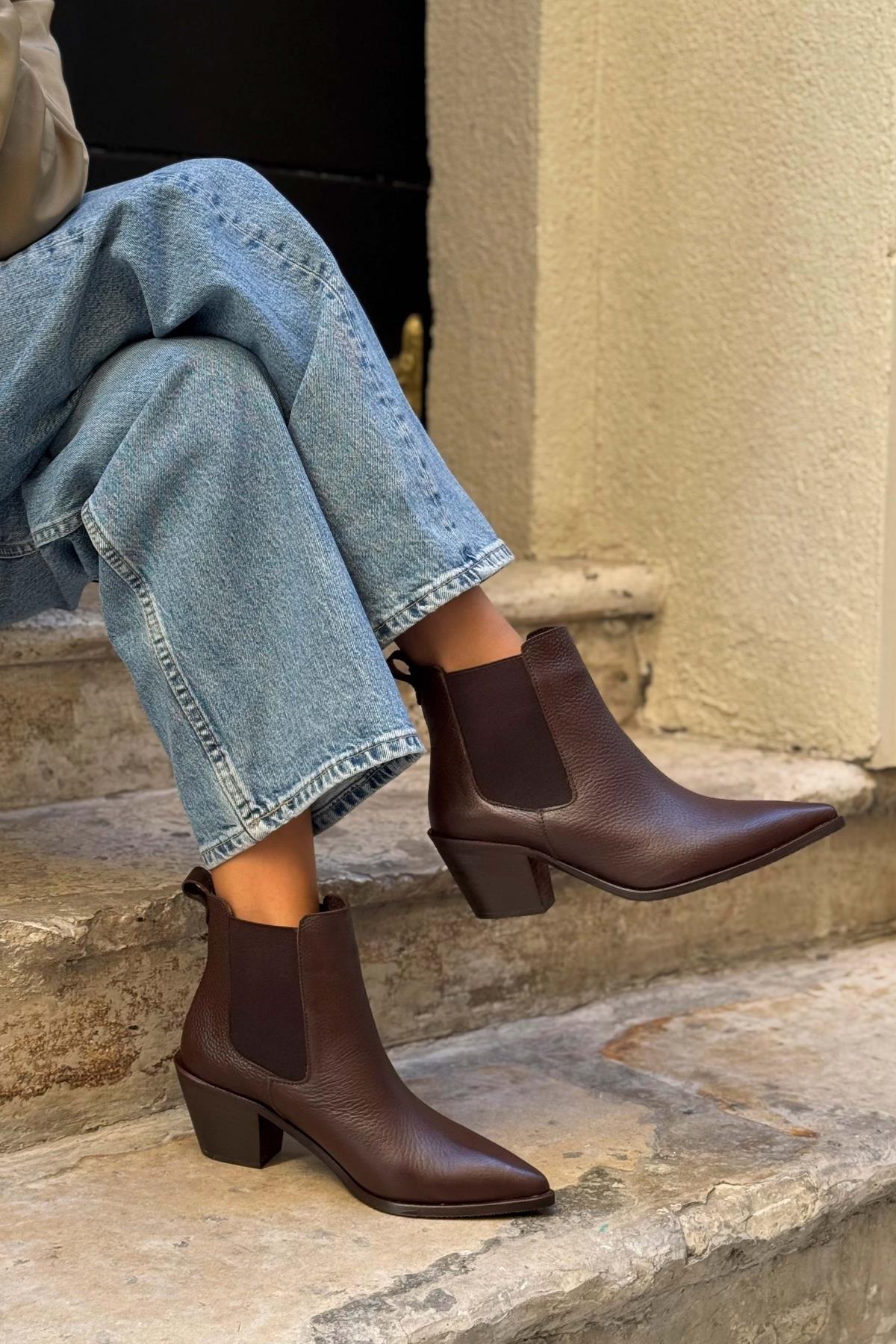 Midnight Kahve Hakiki Deri Lastik Detaylı Kadın Topuklu Bot