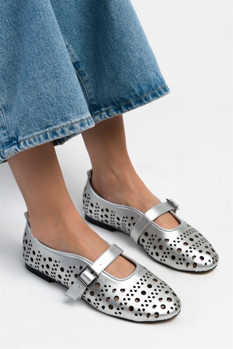 Alfred Gümüş Mat Kemer Detay Düz Taban Kadın Babet