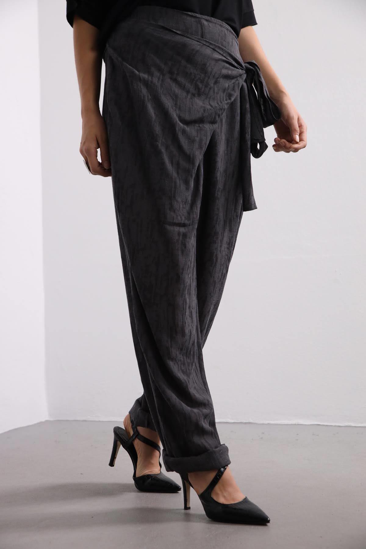 Gri Rengi Kendinden Desenli Önü Kapaklı Pantolon - Şaman Butik - Bohem ...