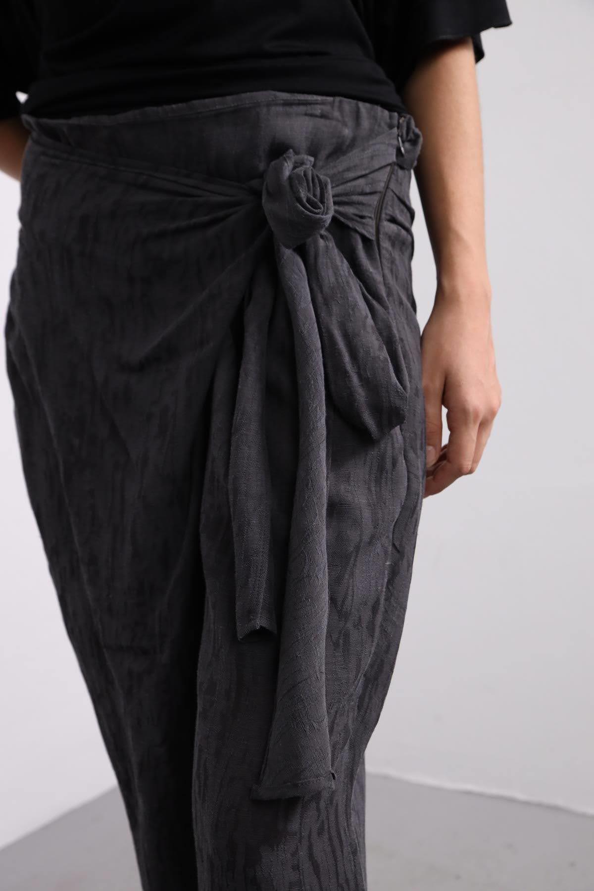 Gri Rengi Kendinden Desenli Önü Kapaklı Pantolon - Şaman Butik - Bohem ...