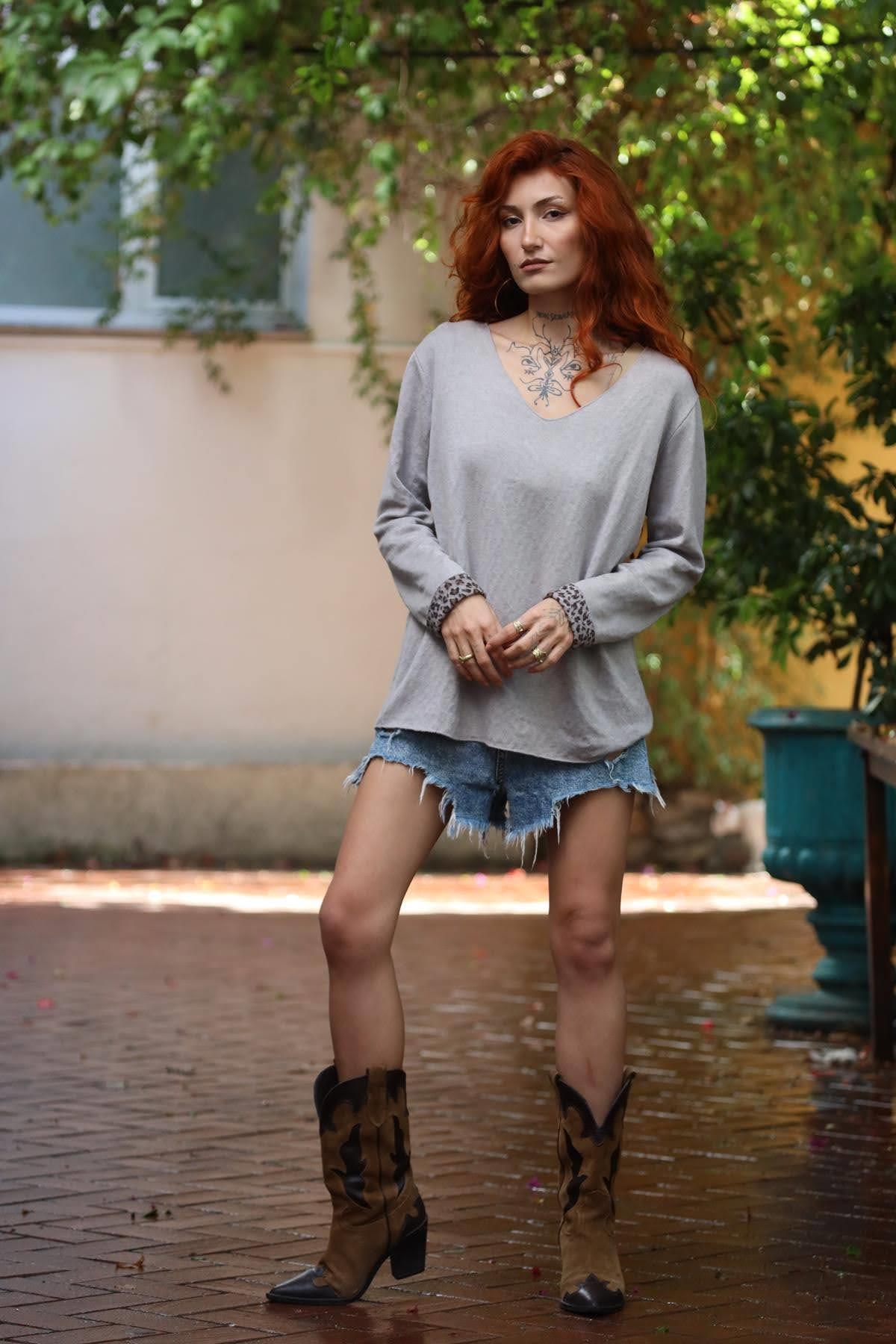 Vizon Rengi V Yaka İçi Leopar Desenli Triko Bluz - Şaman Butik - Bohem ...