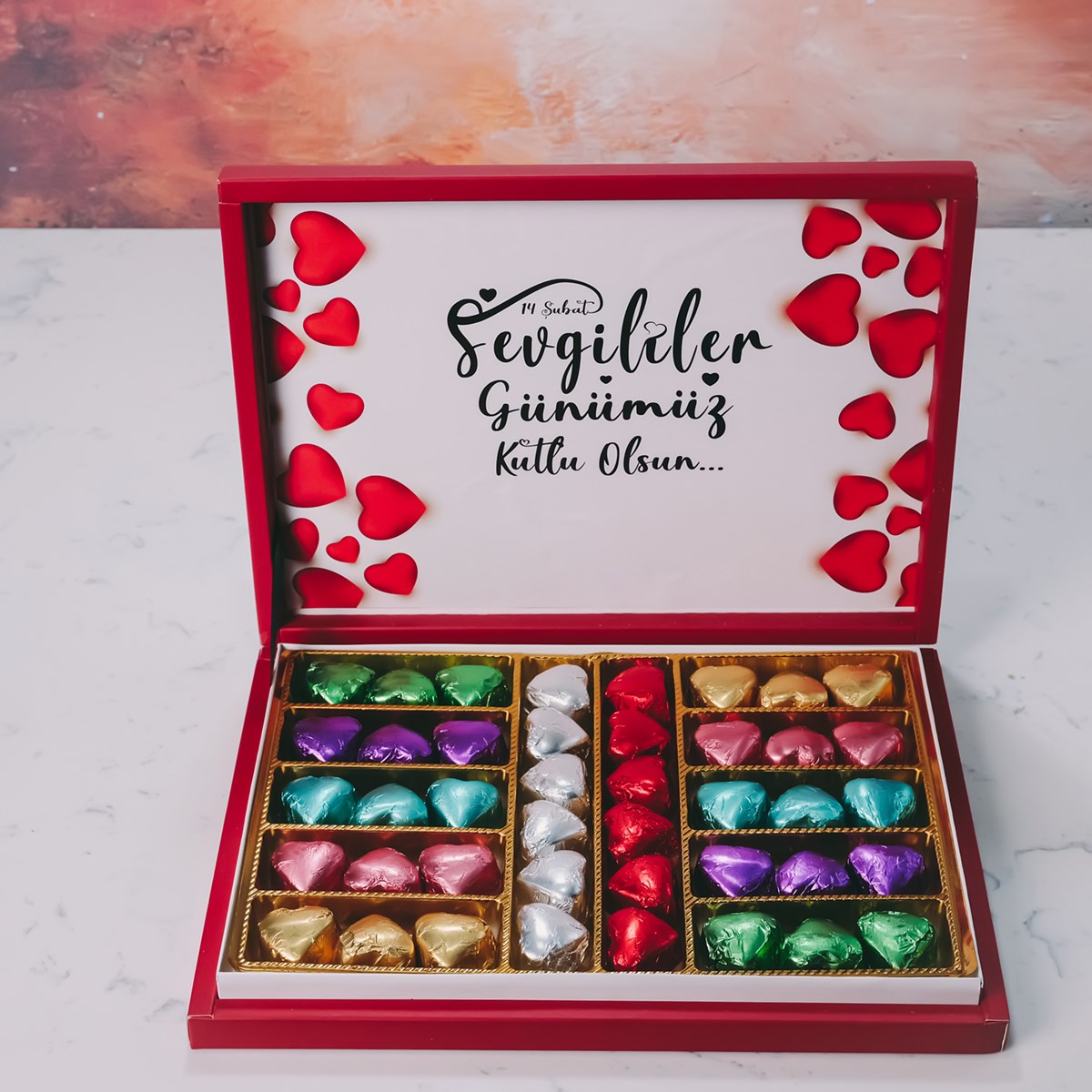 Işıltılı Kalpler Temalı Beyaz Kutu (42 Adet Yaldızlı Kalp Çikolata ...