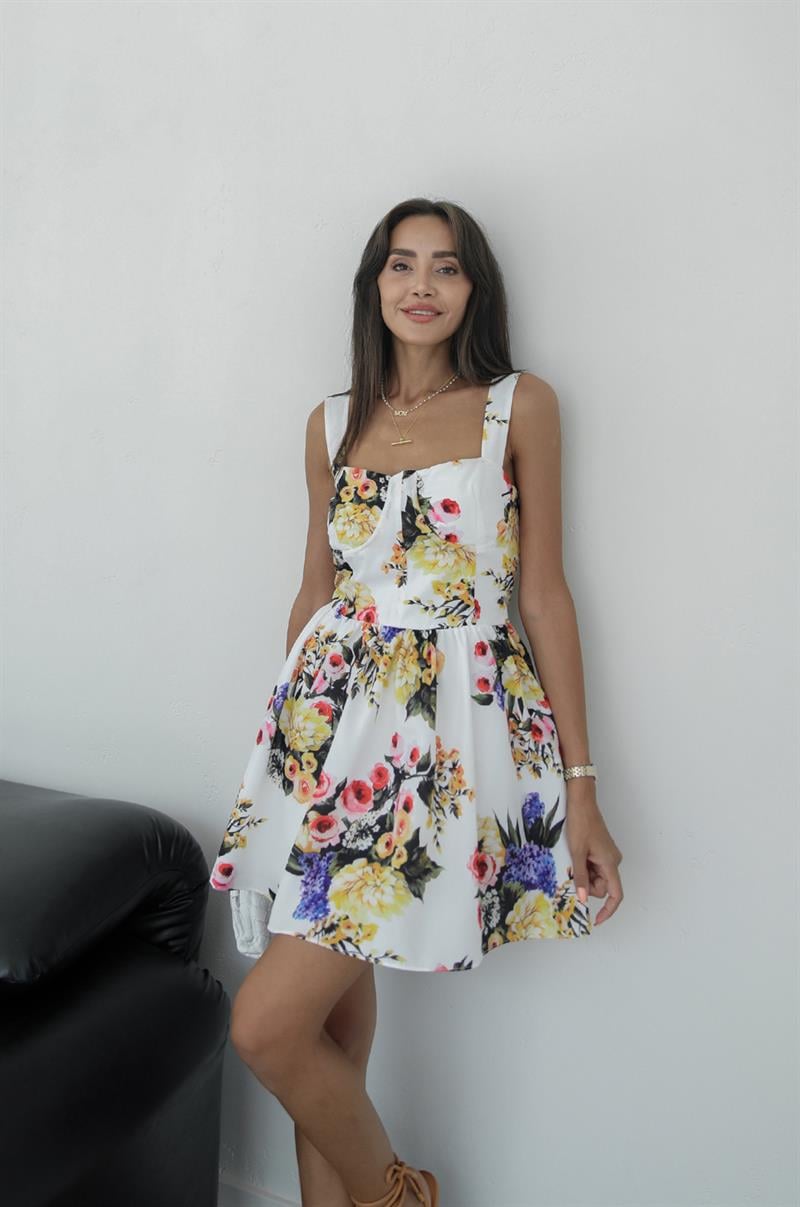 Beyaz Çiçekli Askılı Elbise 749,00 TL