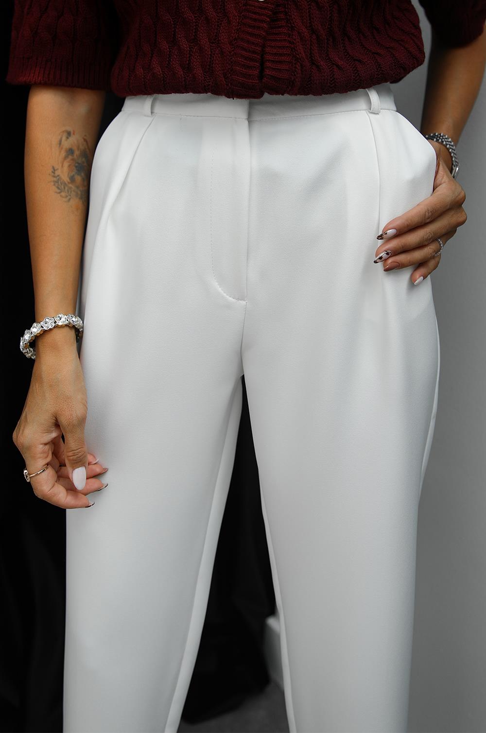 Beyaz Dimple Yüksek Bel Pantolon 699,00 TL