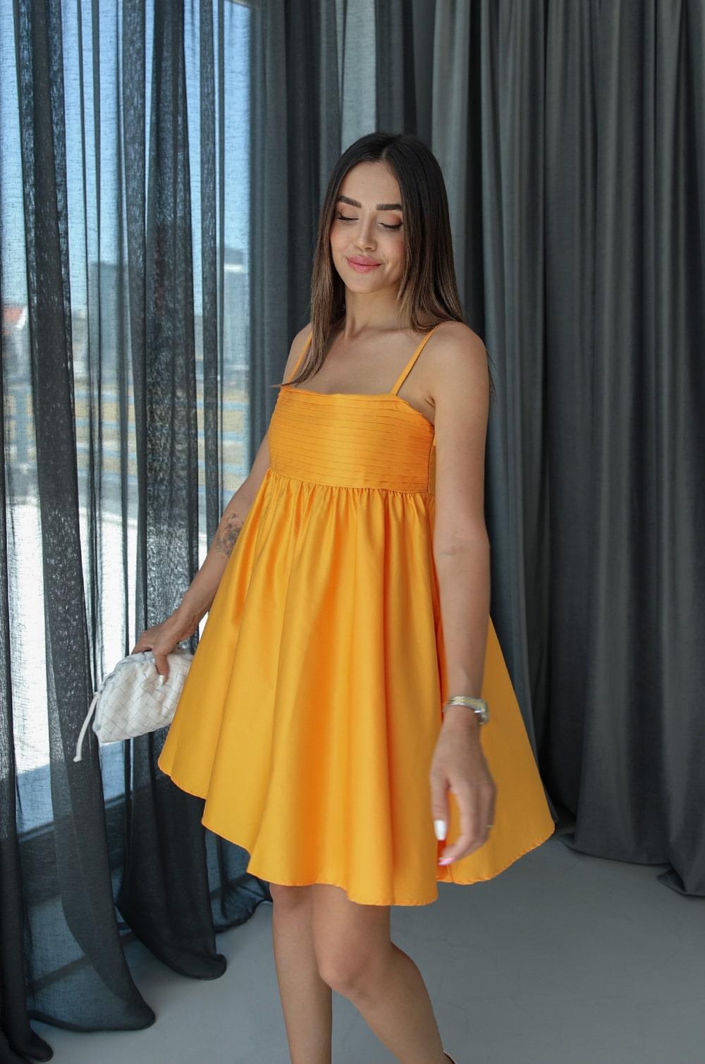 Sarı Önü Pile Detaylı Askılı Elbise 599,00 TL