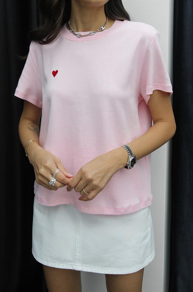 Pembe Kalp Detaylı Pamuklu Tişört 339,00 TL