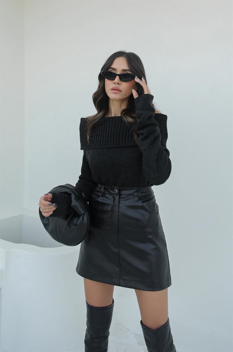 Siyah Deri Mini Etek 599,00 TL