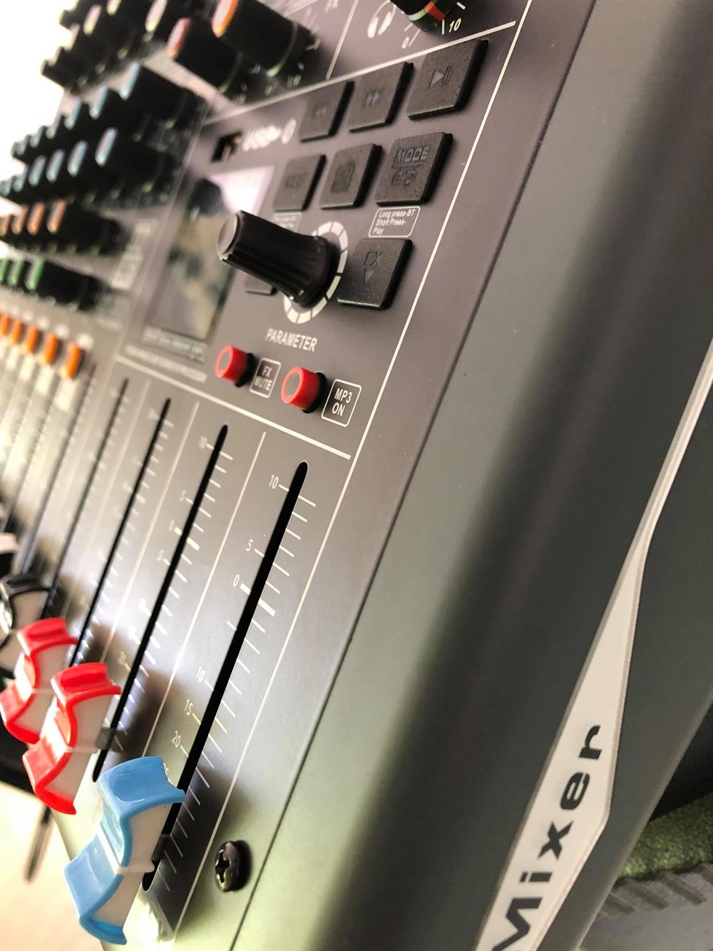 GOLD AUDIO PRO-M1010 10 KANALLI ÇİFT EFEKTLİ 4 AUX DECK MİKSER