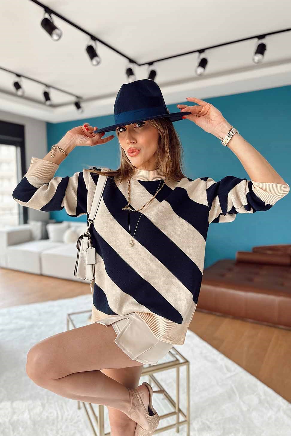 Marka Model Lacivert Çizgili Kadın Kazak Bej - Butik Gardrop Marka Model Lacivert Çizgili Kadın Kazak Bej - Butik Gardrop