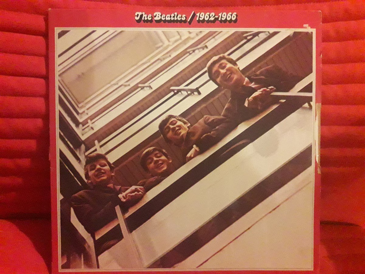 THE BEATLES - RED ALBUM (1962 / 1966)