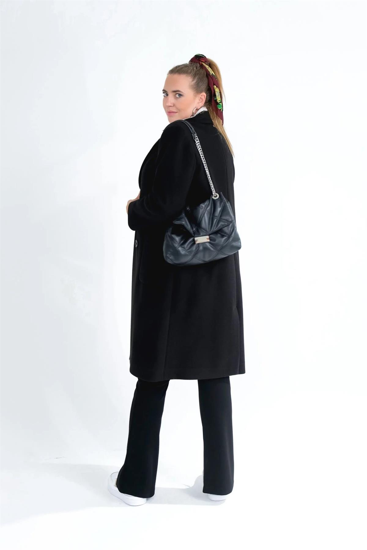 Büyük Beden 223005 Düğme Detaylı Uzun Kaban Siyah