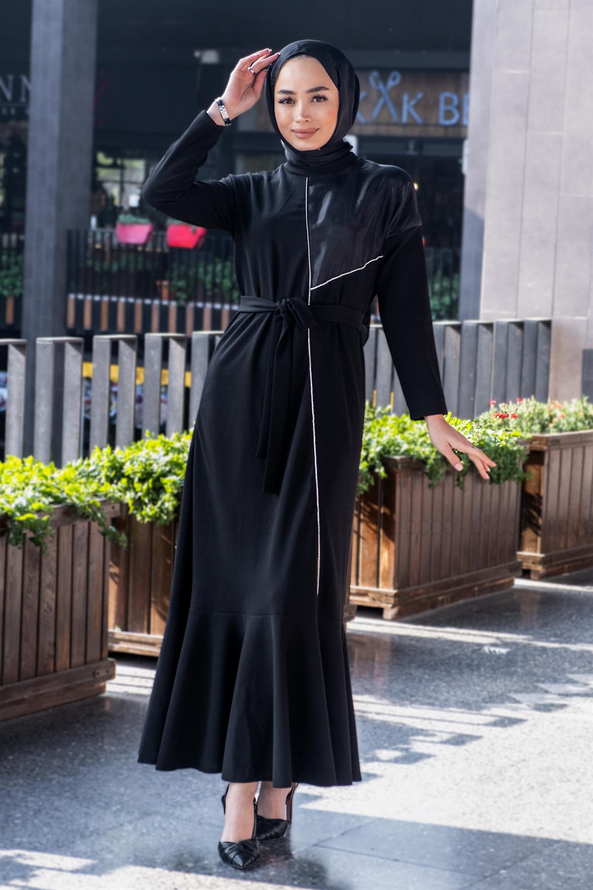 ETEGI VOLANLI TASLI ABIYE SIYAH