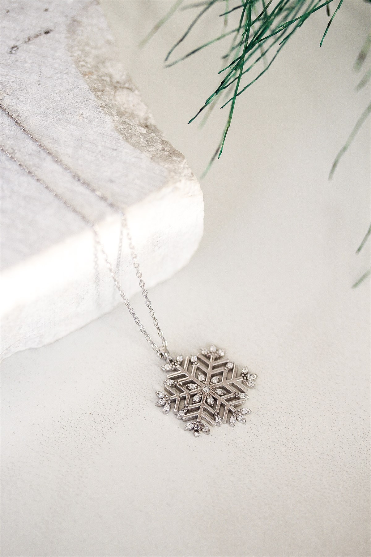 Kar Tanesi Kolye