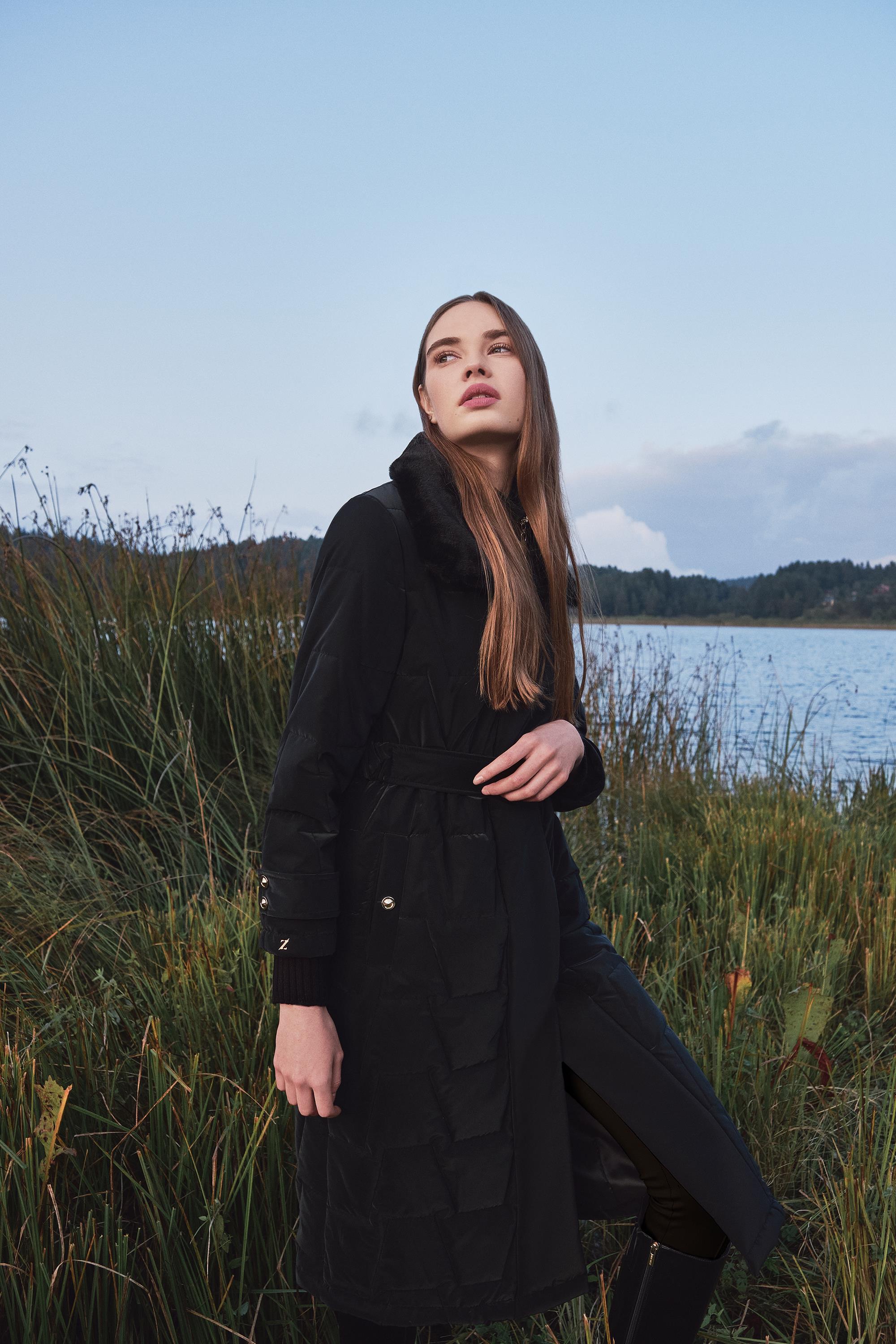 Yakası Siyah Kürk ve Kemer Detaylı Siyah Şişme Mont 12764 - Zühre