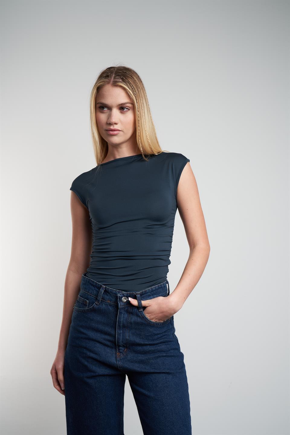 Yanlar Büzgülü Sıfır Kol Mikro Bluz Füme - Ambar Giyim