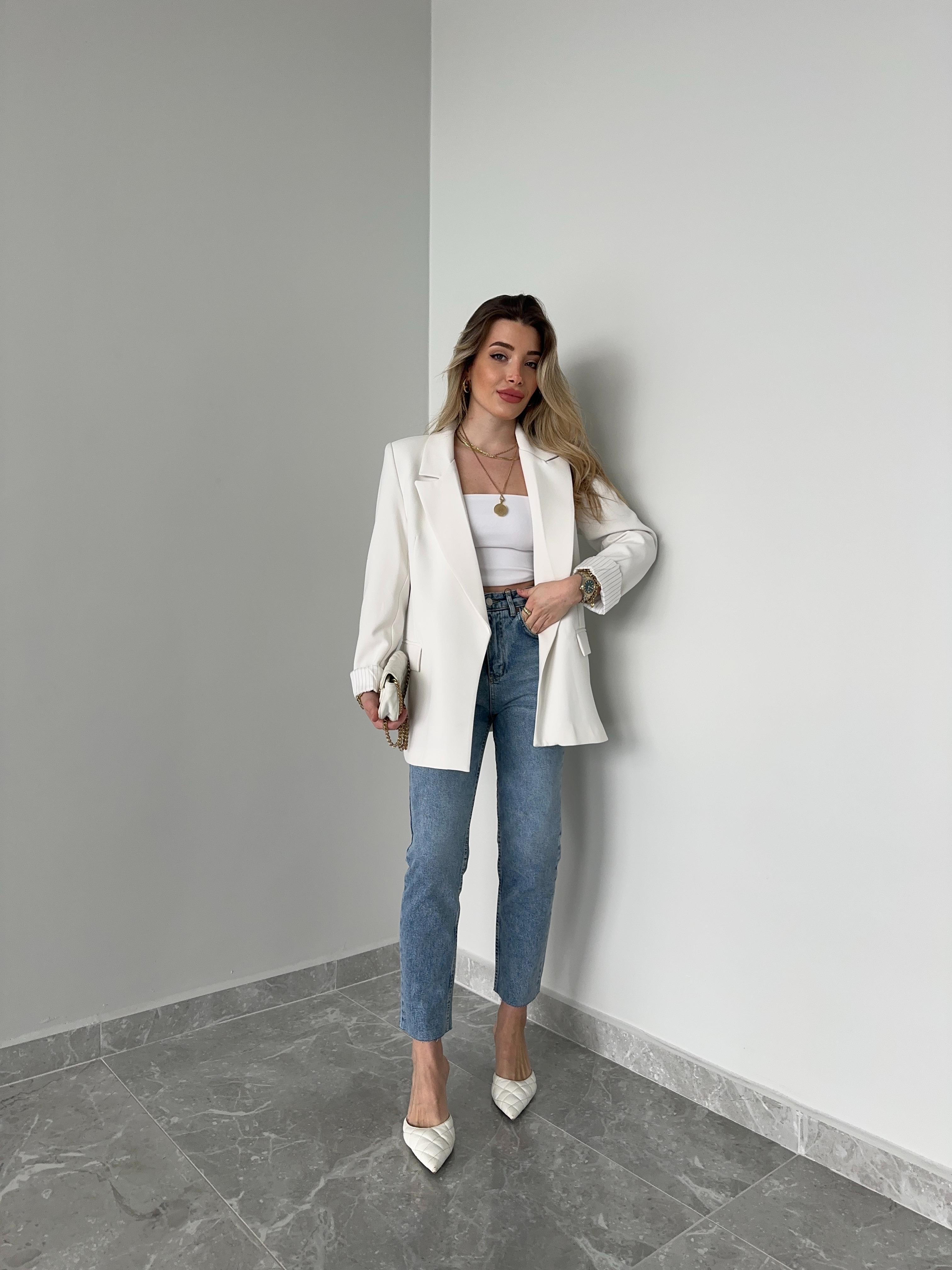 Beyaz Renk Kolu Katlamalı Blazer Ceket | Ceyda Kırdemir