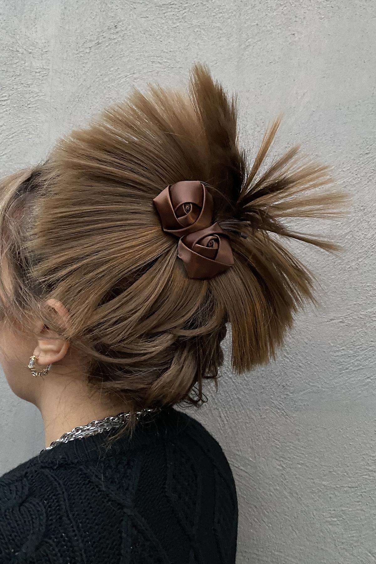 Takıştır Bijuteri Online | Bej Renk Gül Detaylı Dağınık Topuz Efektli ...