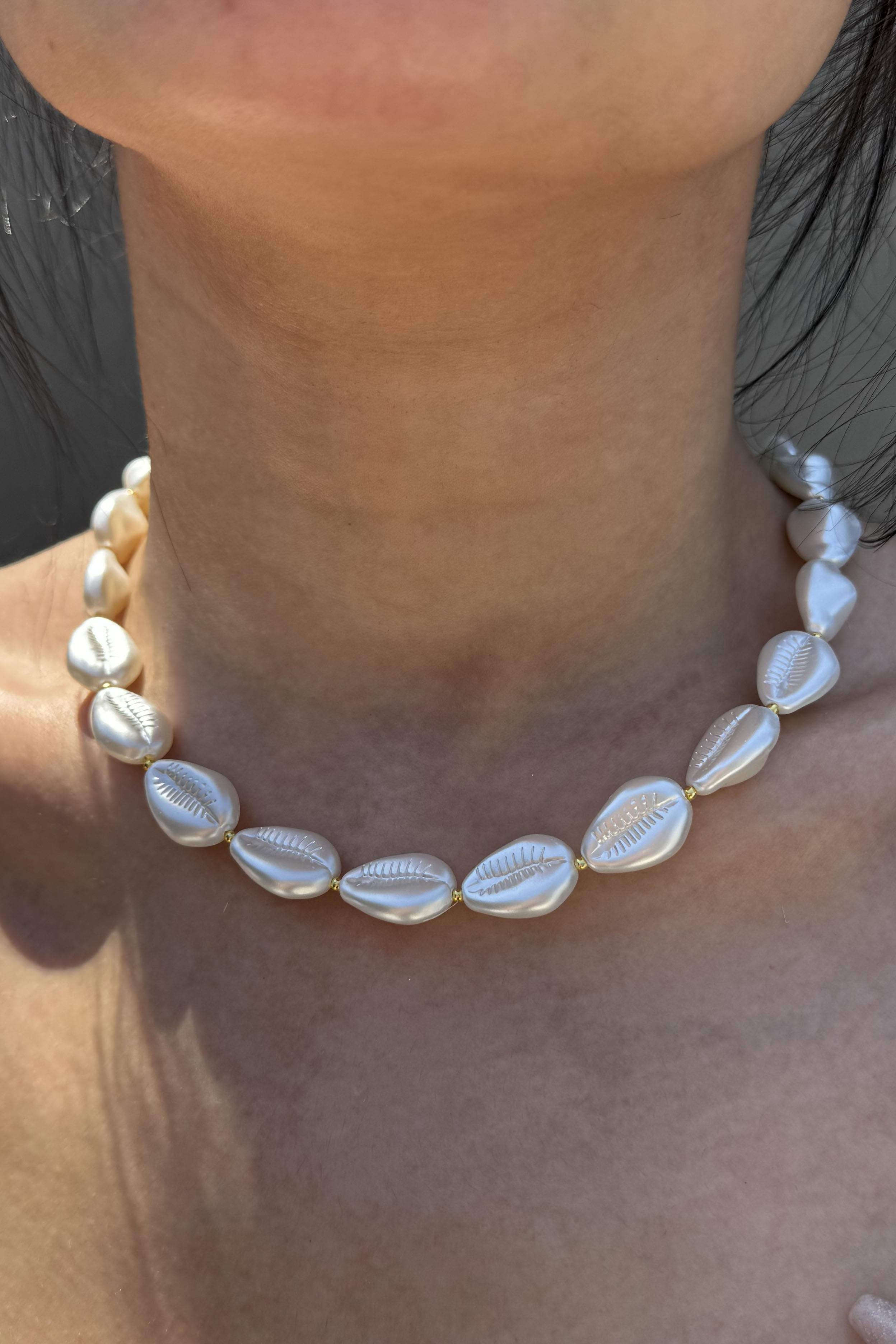 Takıştır Bijuteri Online | Beyaz Renk Midye Figürlü İnci Kolye