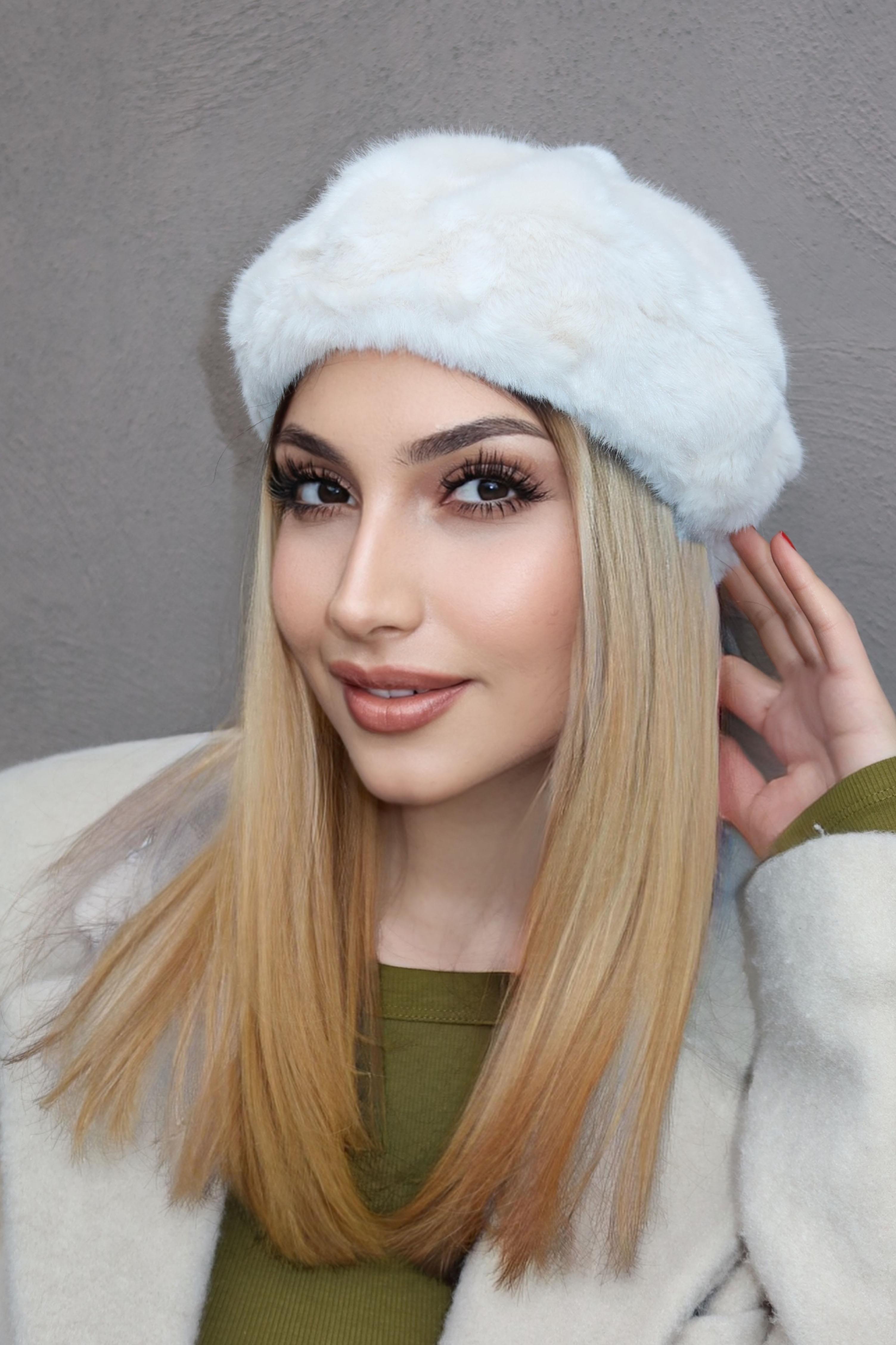 Takıştır Bijuteri | Beyaz Renk Peluş Şapka/Bere