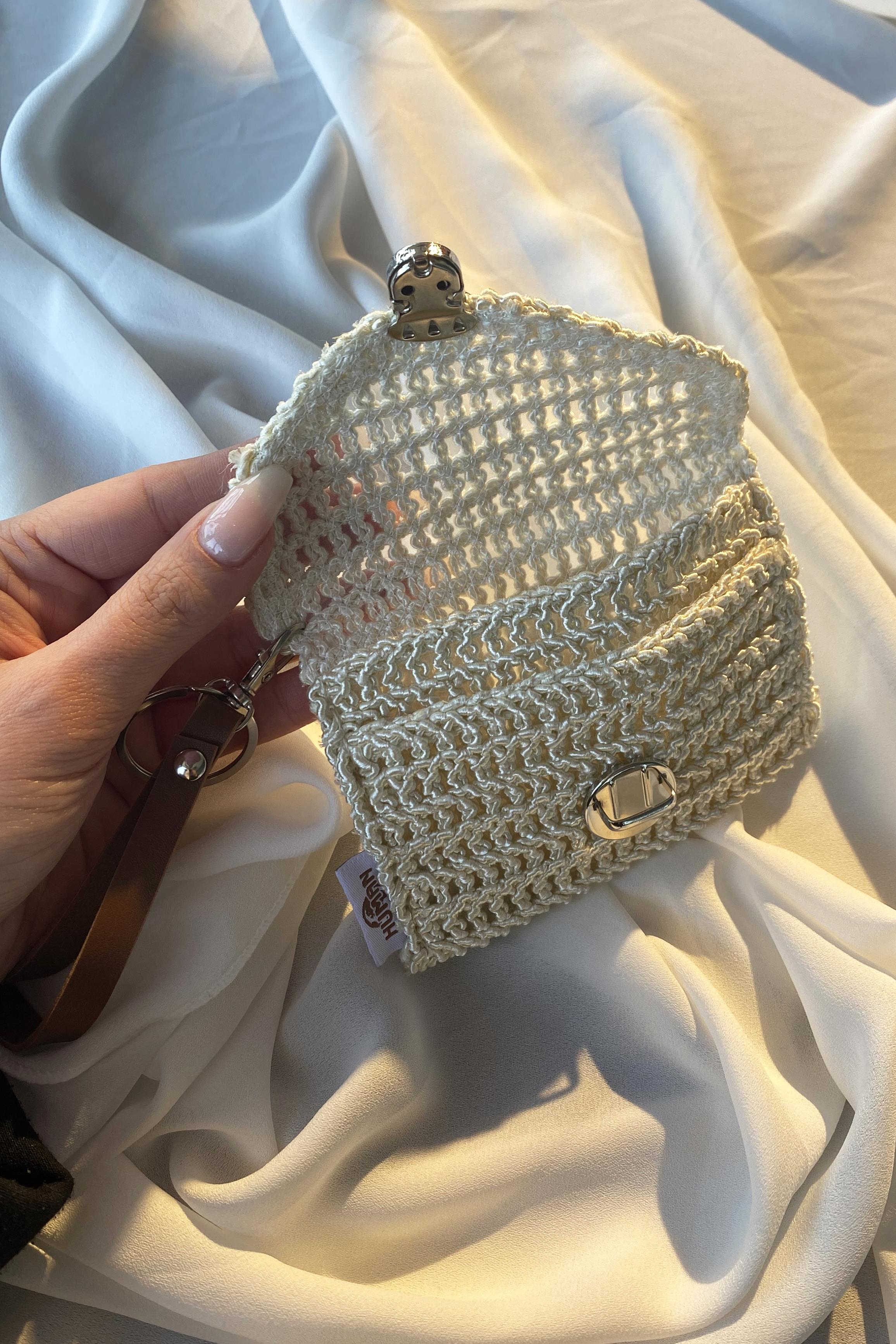 Takıştır Bijuteri Online | Krem Renk İp Detaylı Anahtarlık Cüzdan