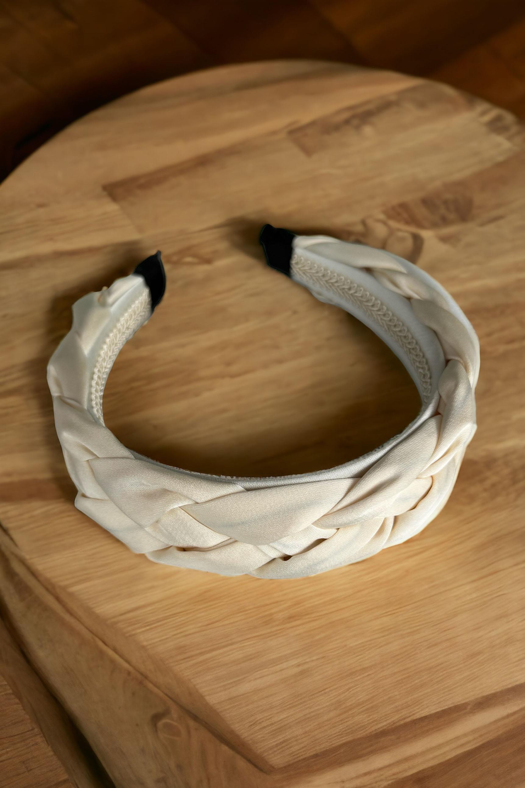 Takıştır Bijuteri | Krem Renk Örgülü Taç