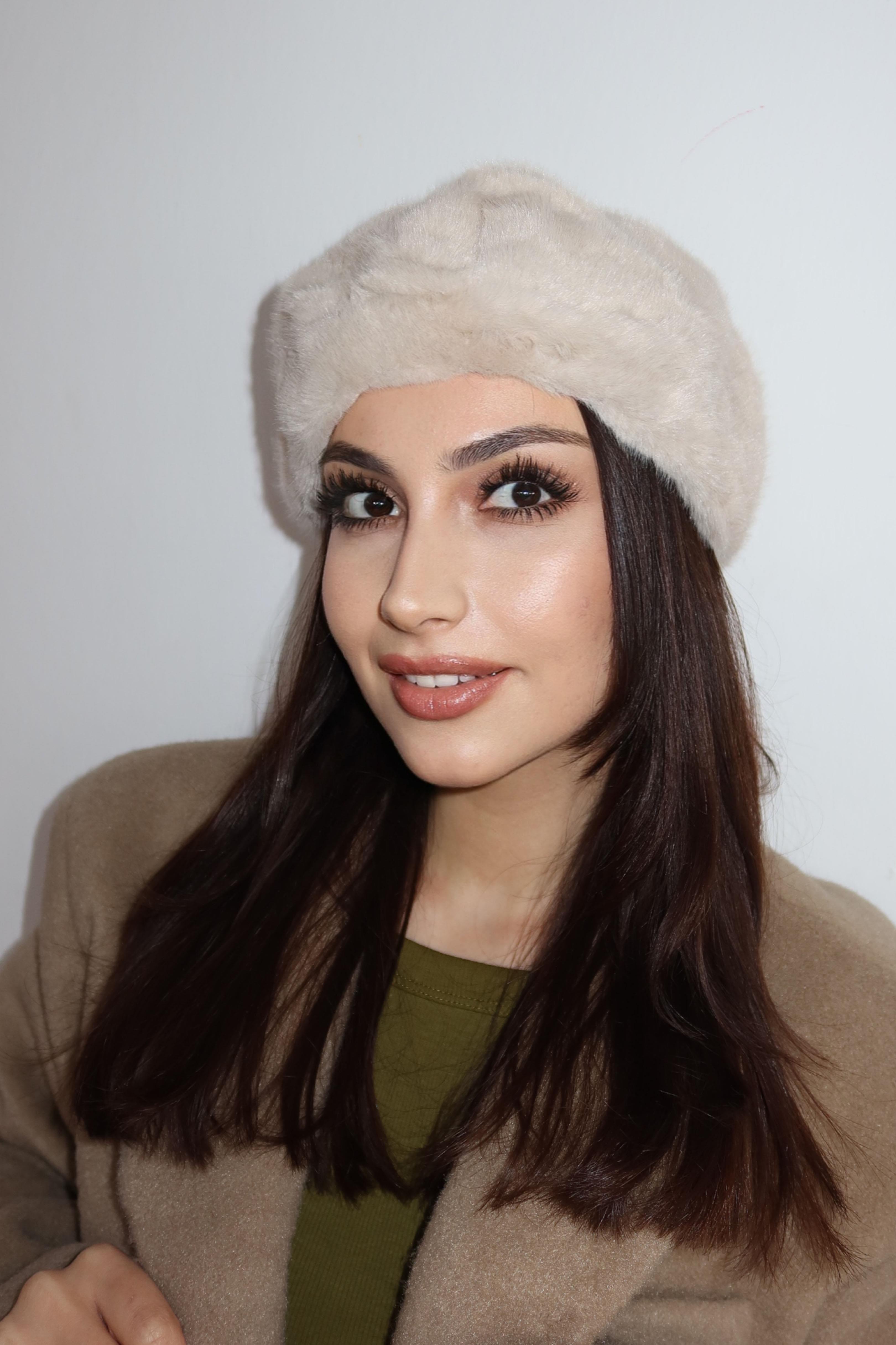 Takıştır Bijuteri | Krem Renk Peluş Şapka/Bere