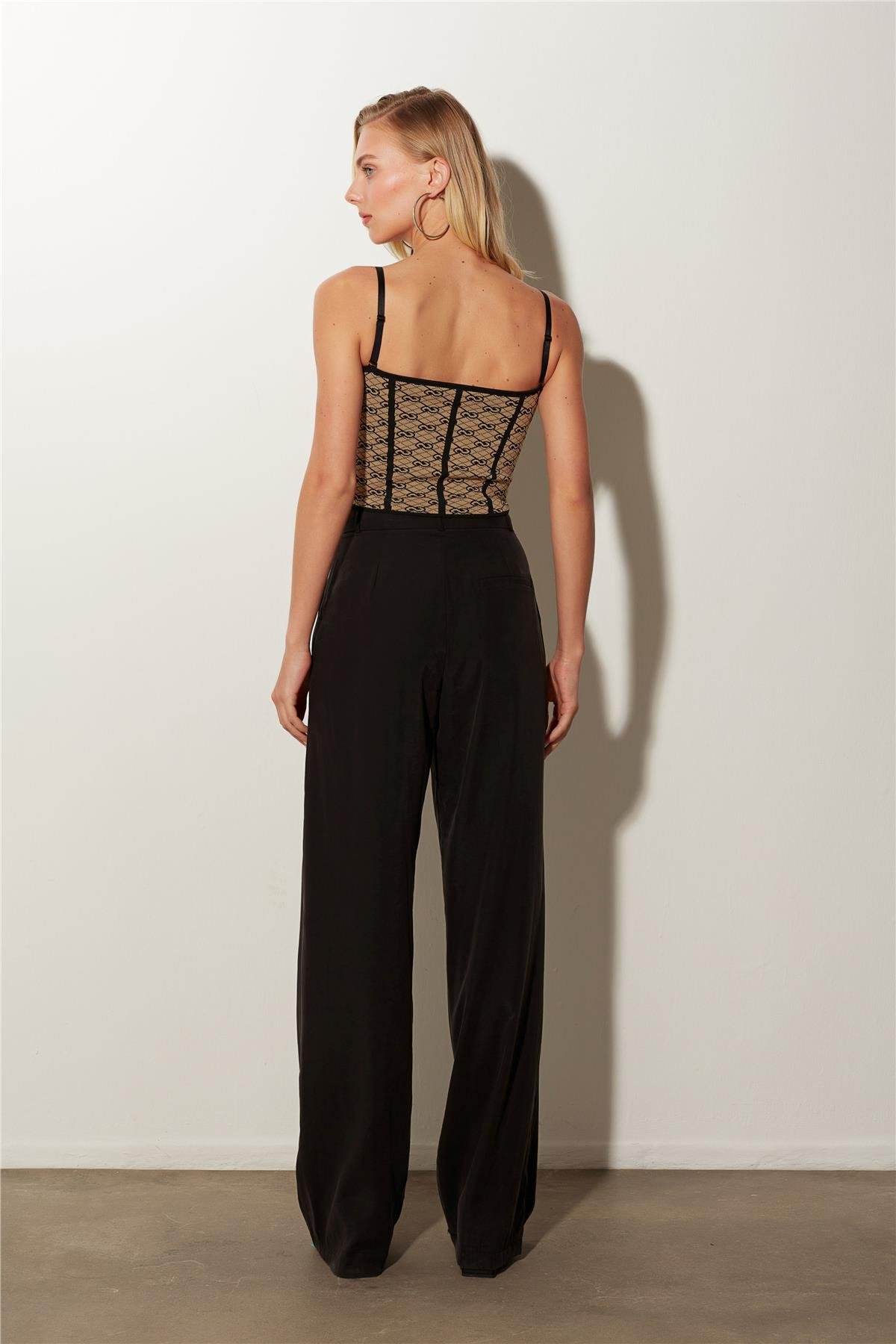 Siyah Yüksek Bel Bol Paça Pantolon | Sherin