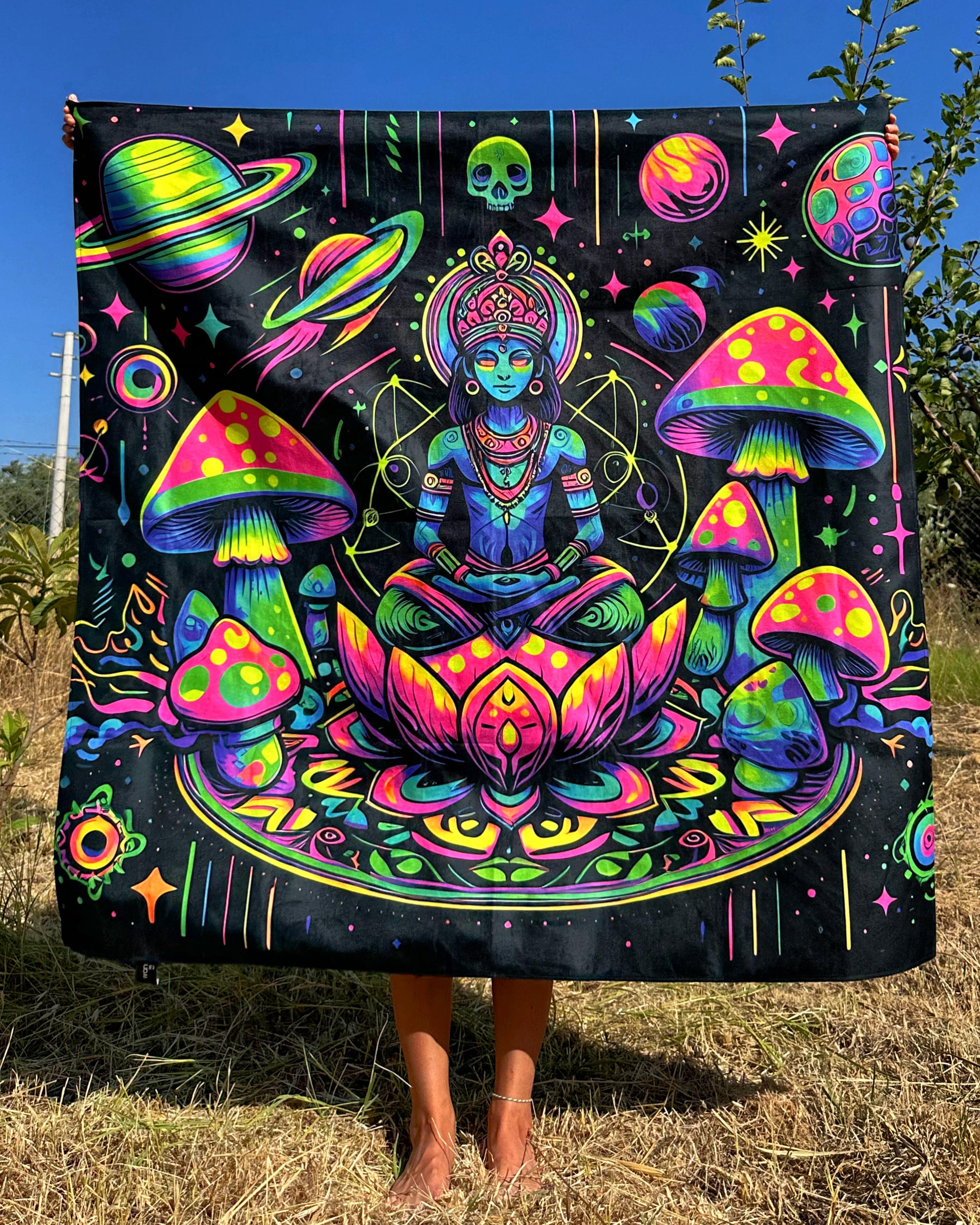 Lotus Portal Open - Neon Karanlıkta Parlayan Duvar Örtüsü - WANDER TAPESTRY