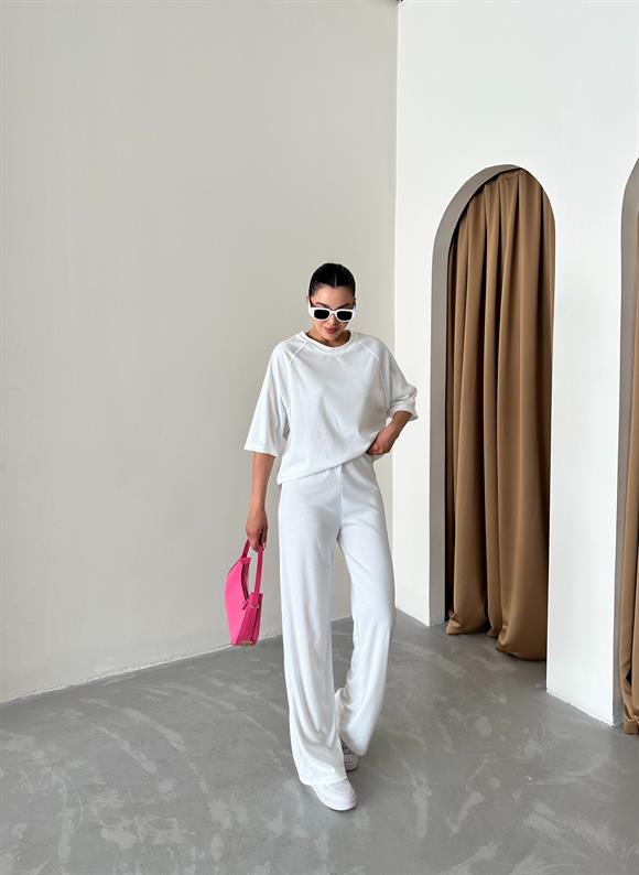 Beyaz Marka Model Kısa Kollu Takım