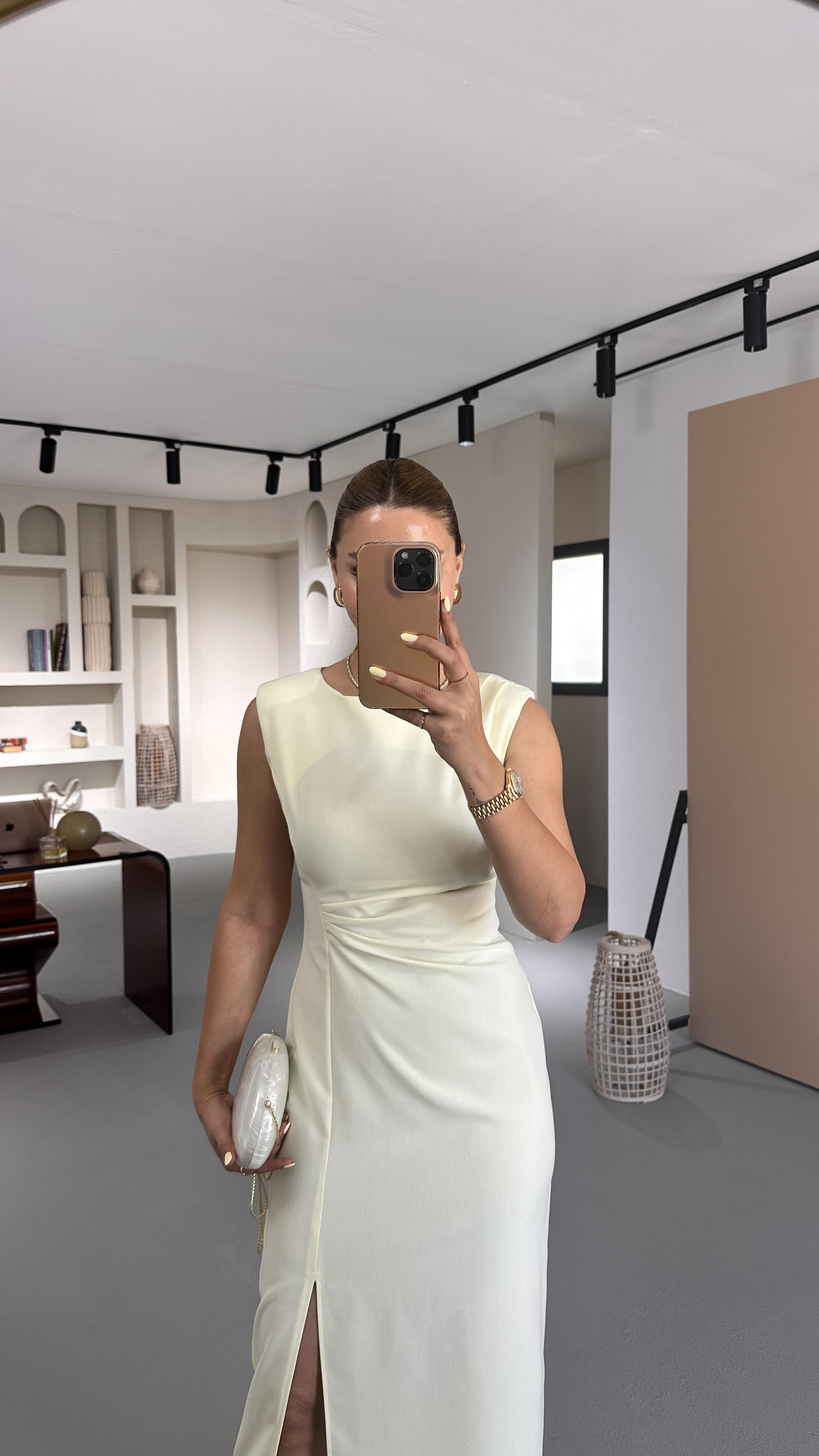 Bel Drapeli Yırtmaç Detay Pastel Sarı Midi Elbise - Sezgi Tekin