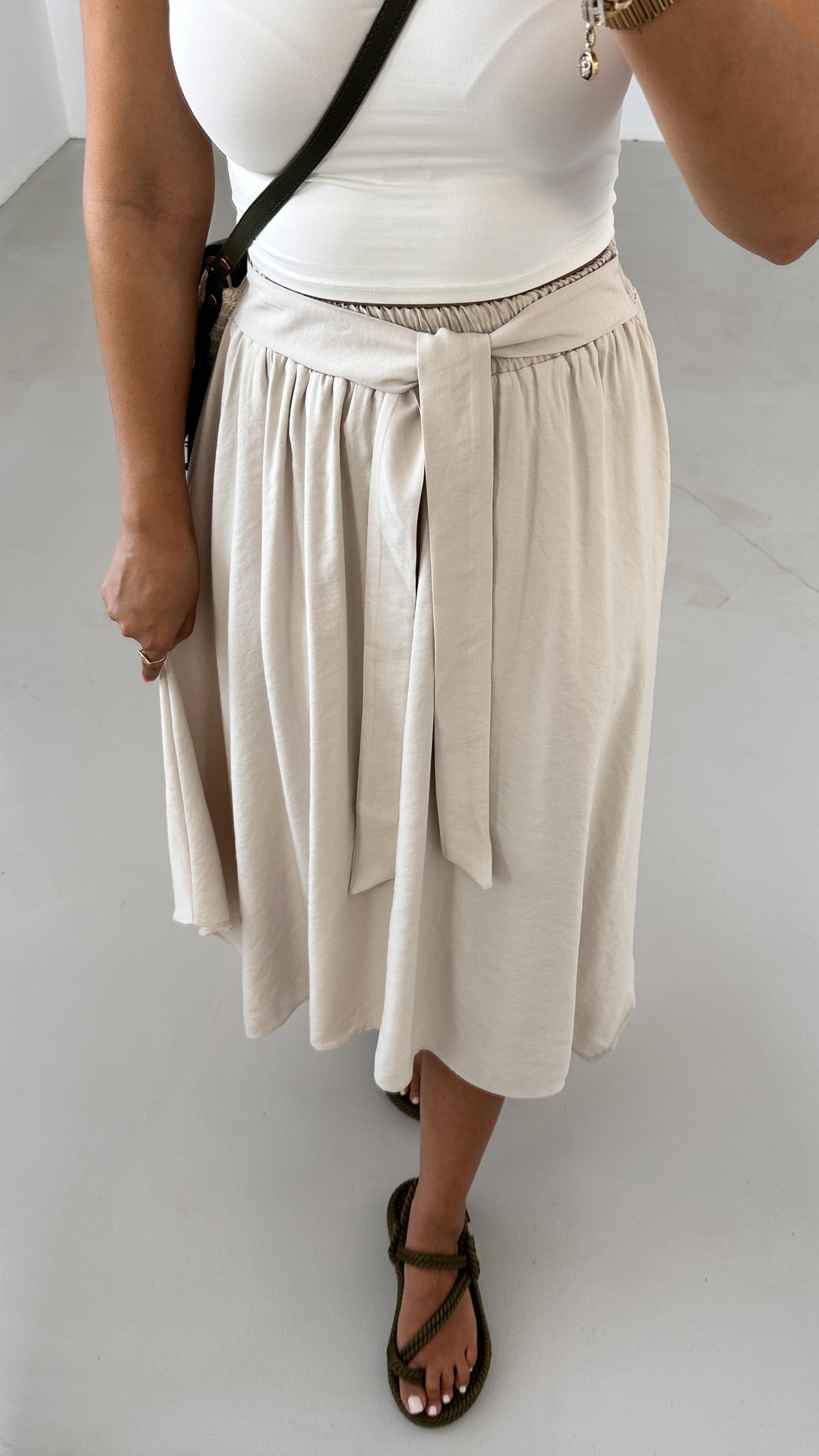 Beli Lastikli Asimetrik Kesim Tensel Kum Beji Etek - Sezgi Tekin