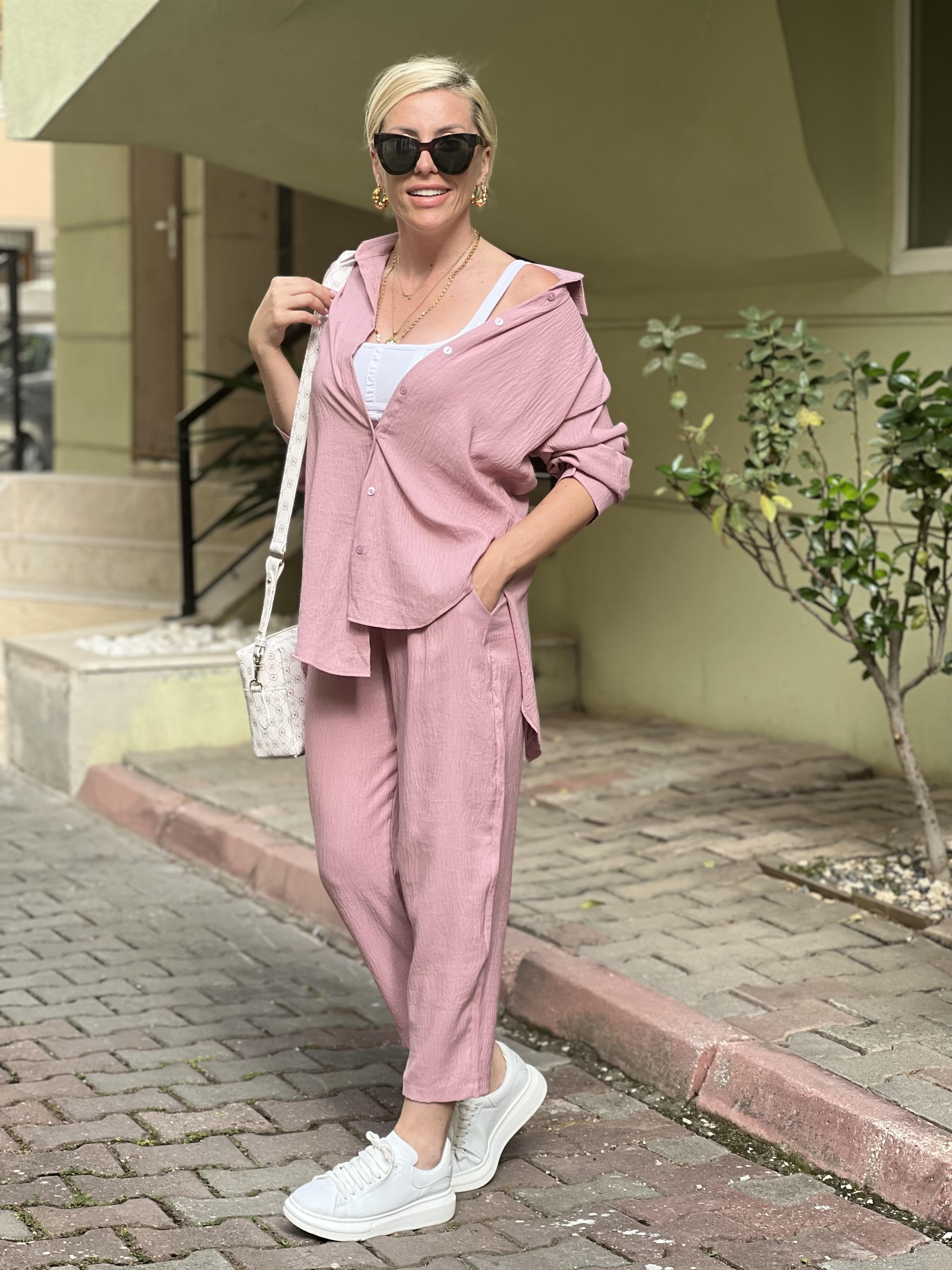 PUDRA RENGİ GÖMLEKLİ TAKIM