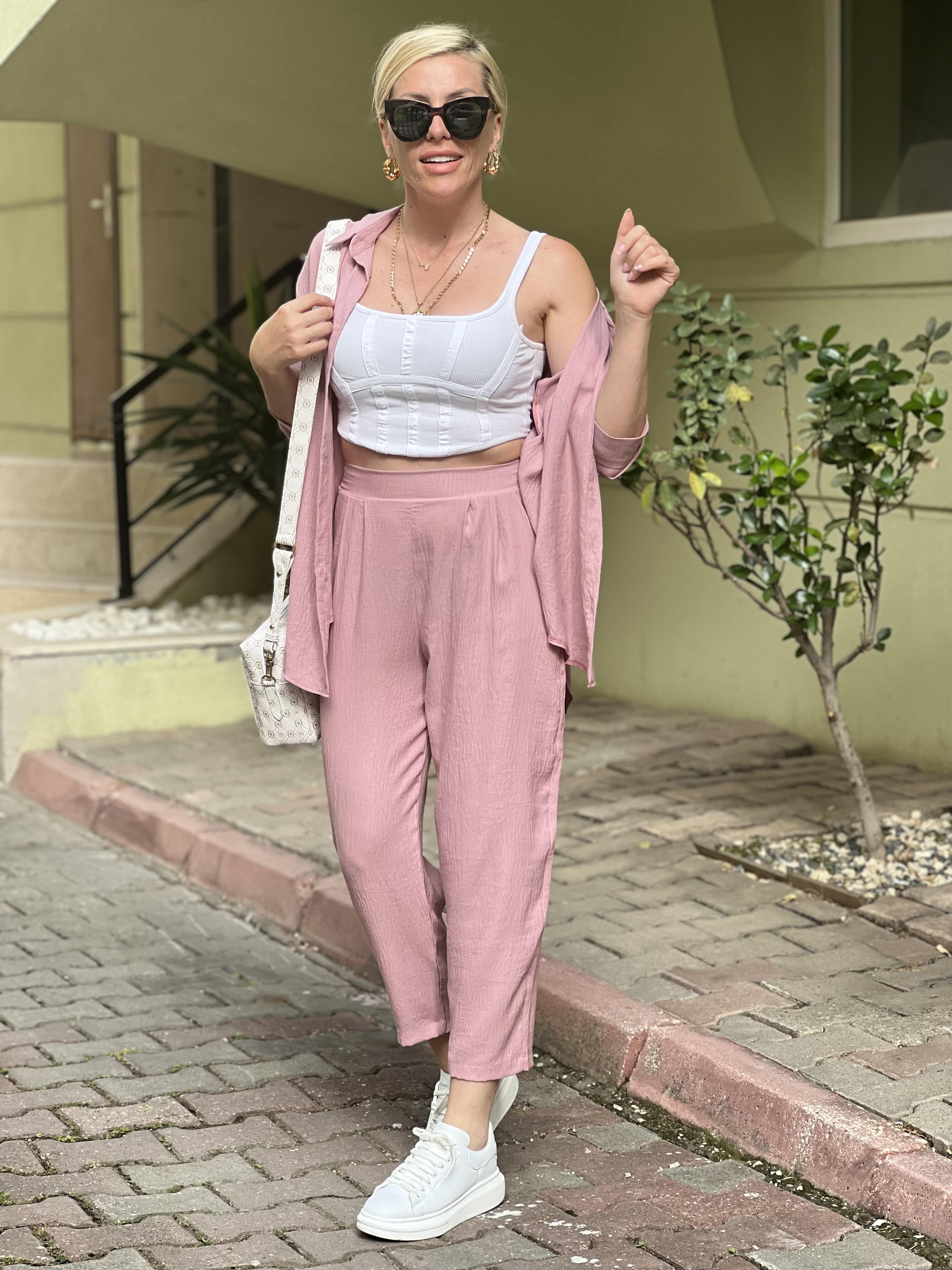 PUDRA RENGİ GÖMLEKLİ TAKIM