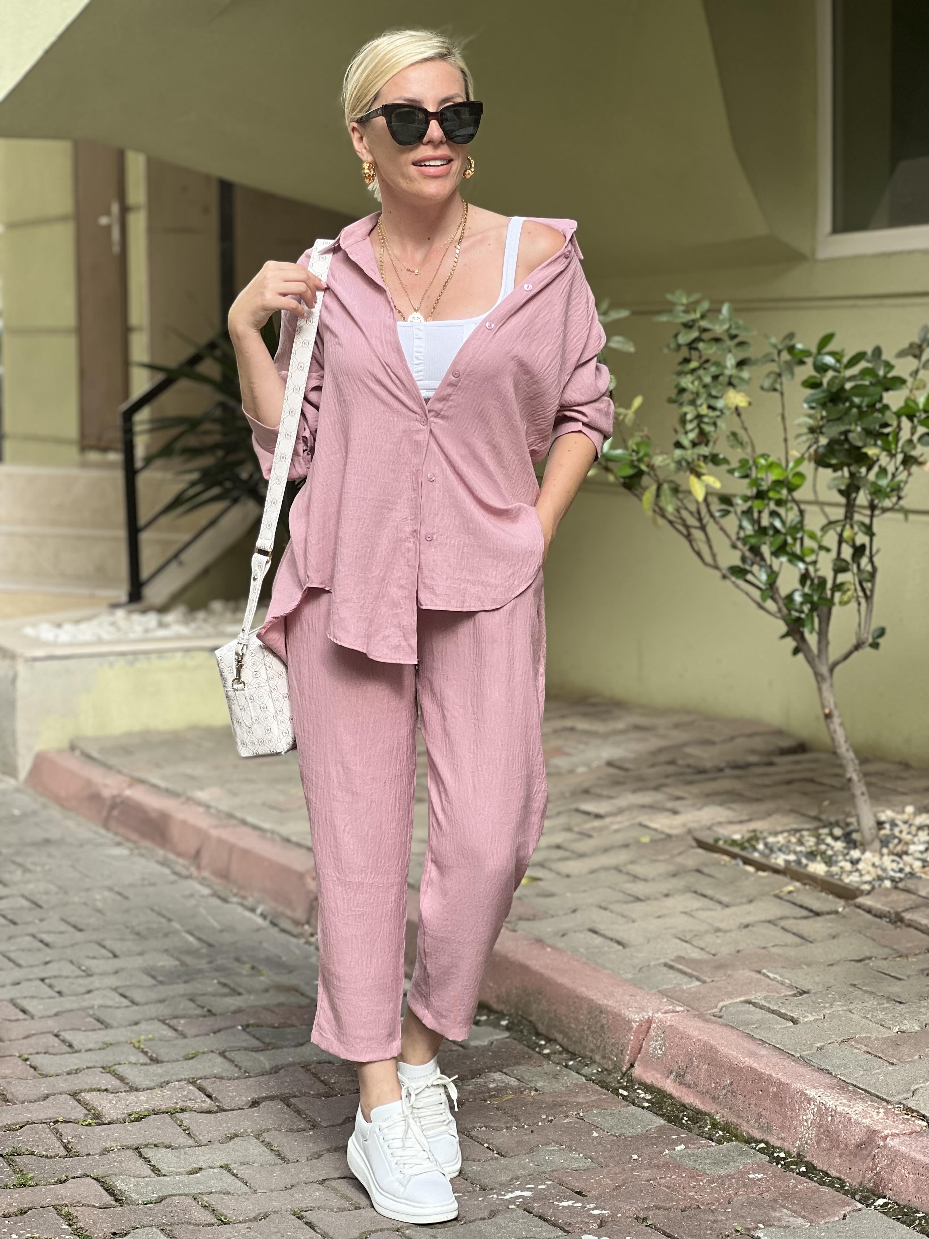 PUDRA RENGİ GÖMLEKLİ TAKIM