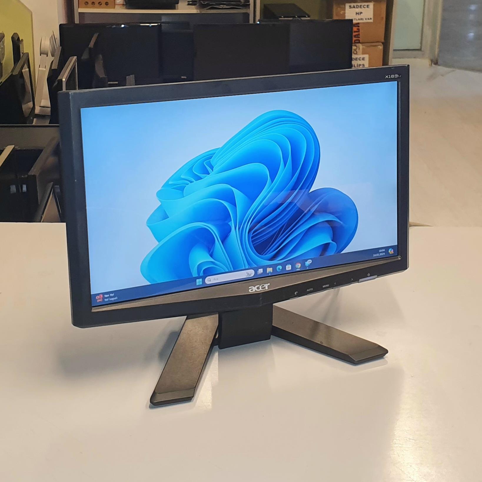 Acer x163w 16 inç Monitör Parlak Ekran 2.El