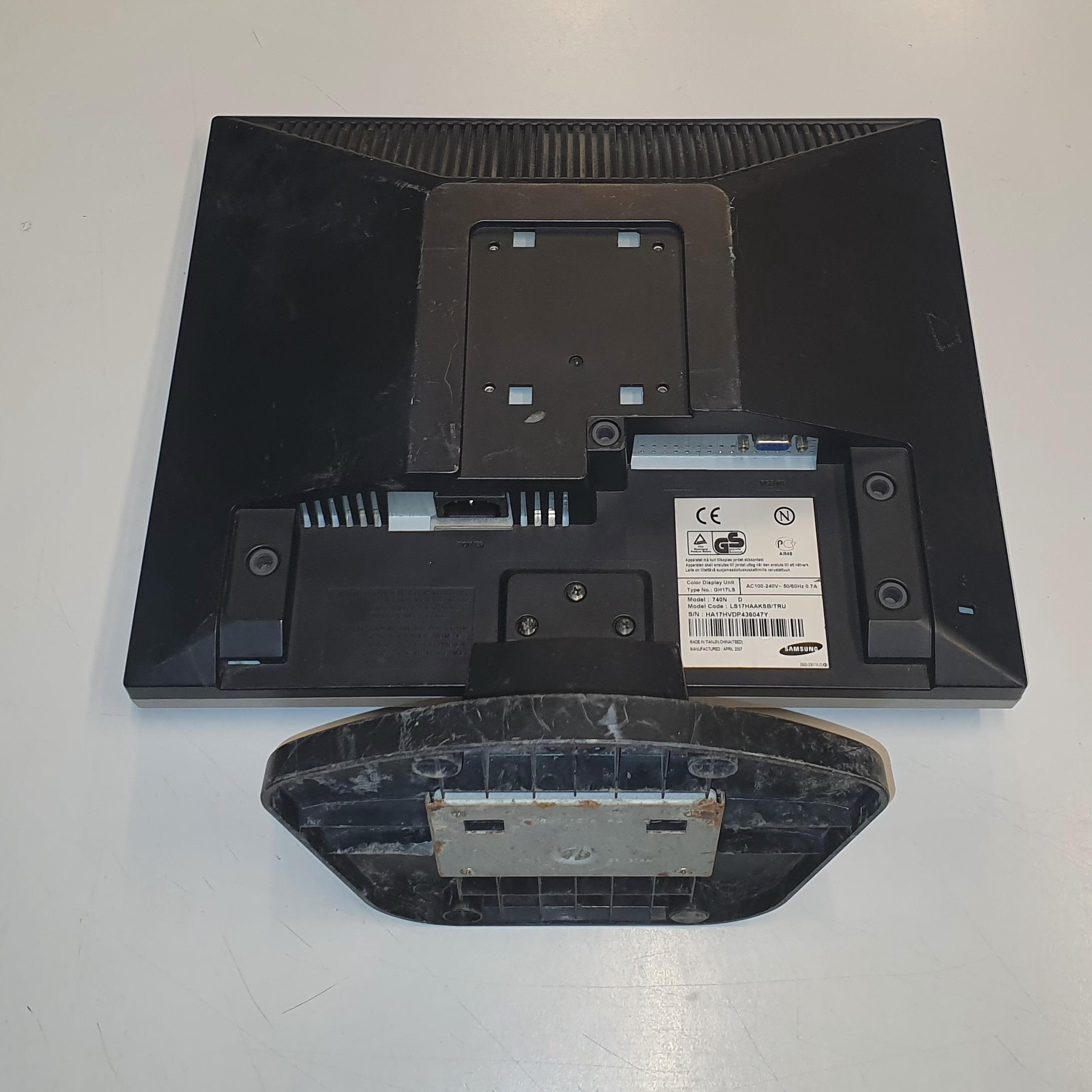 Samsung 740N 17 inç LED Kare Monitör 2.El
