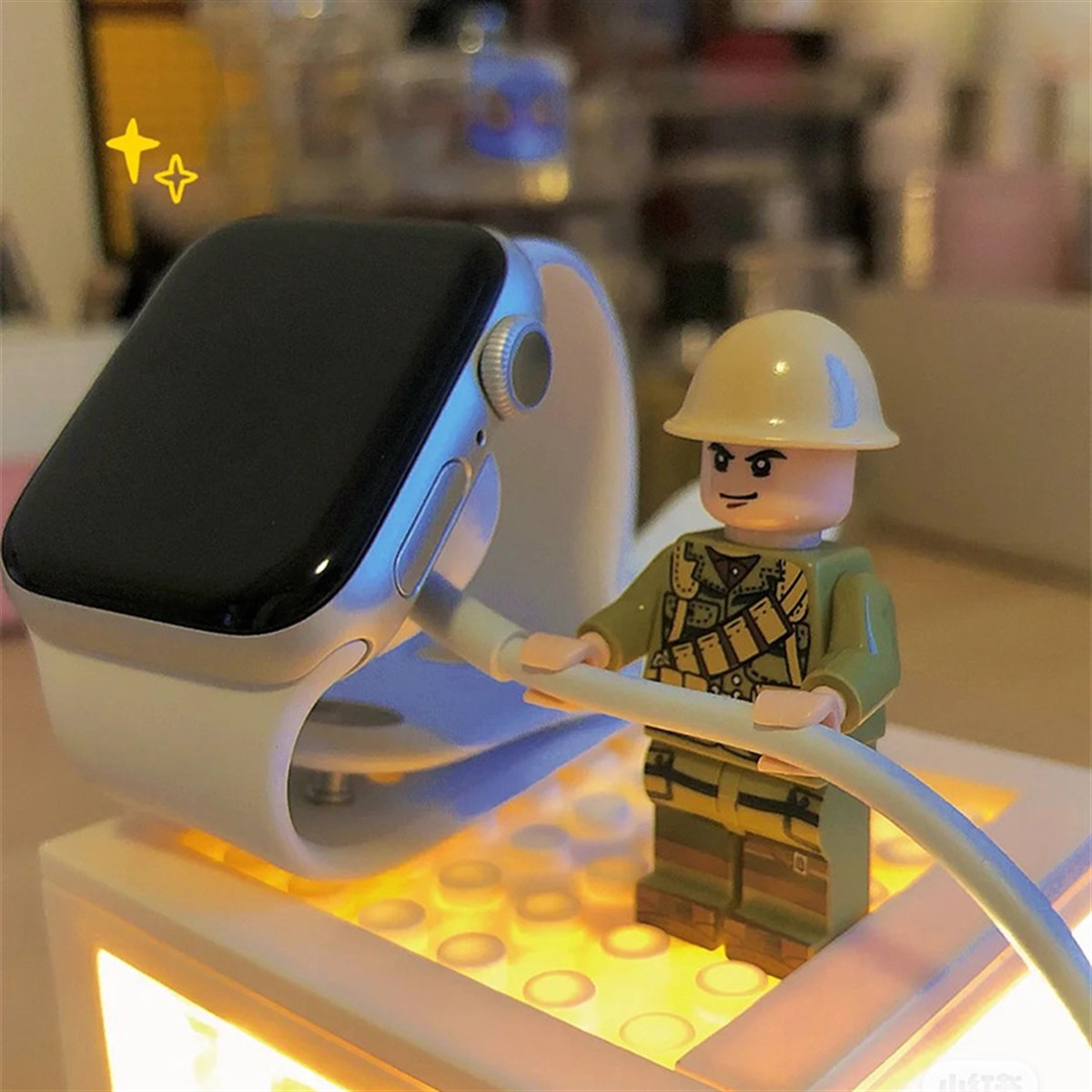 Apple Elma Logolu Lego Figürlü Dekoratif Masa Lambası