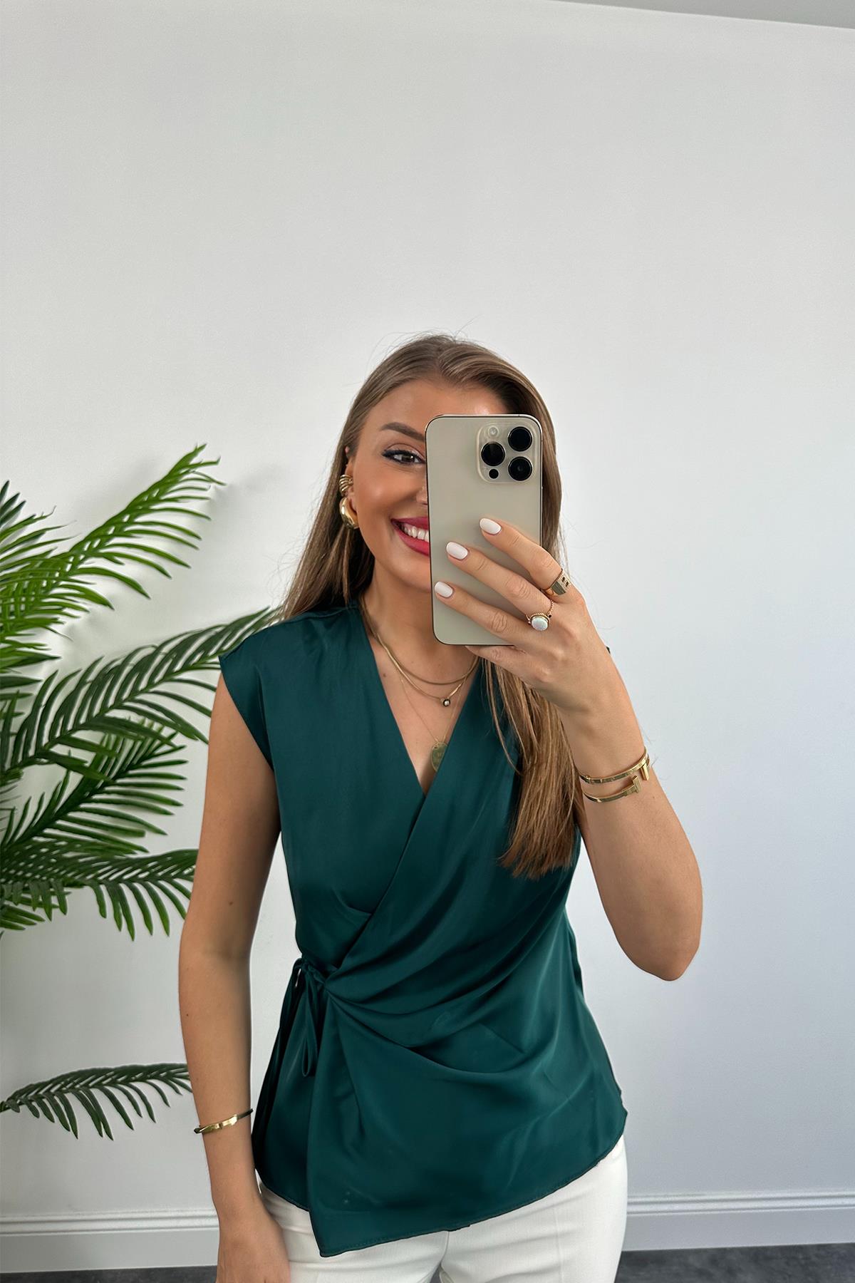 Lüx Kalite İpek Saten Kruvaze Bluz Zümrüt - Nişantaşı Butika'da