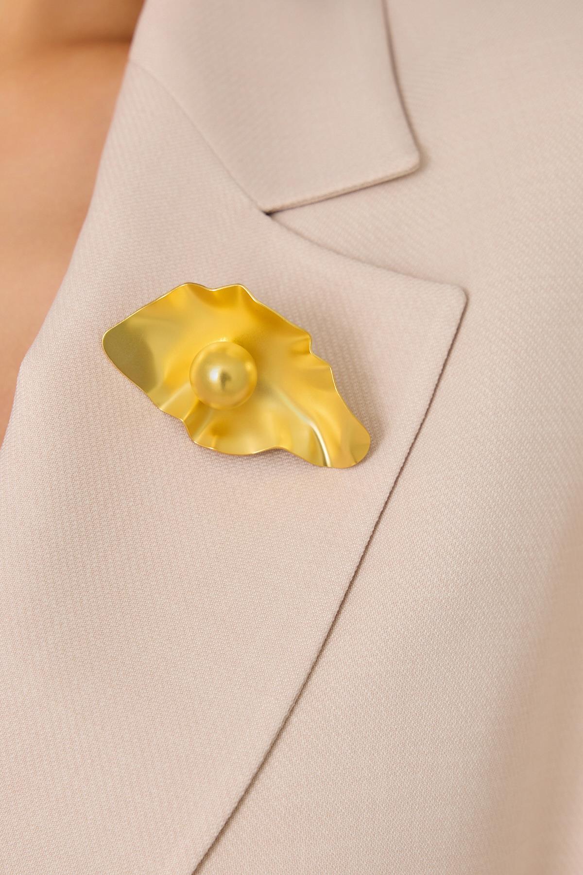 Kadın Bej Yakada Broş Ve Bağlama Detaylı Ceket Rahat Kesim Pantolonlu ...