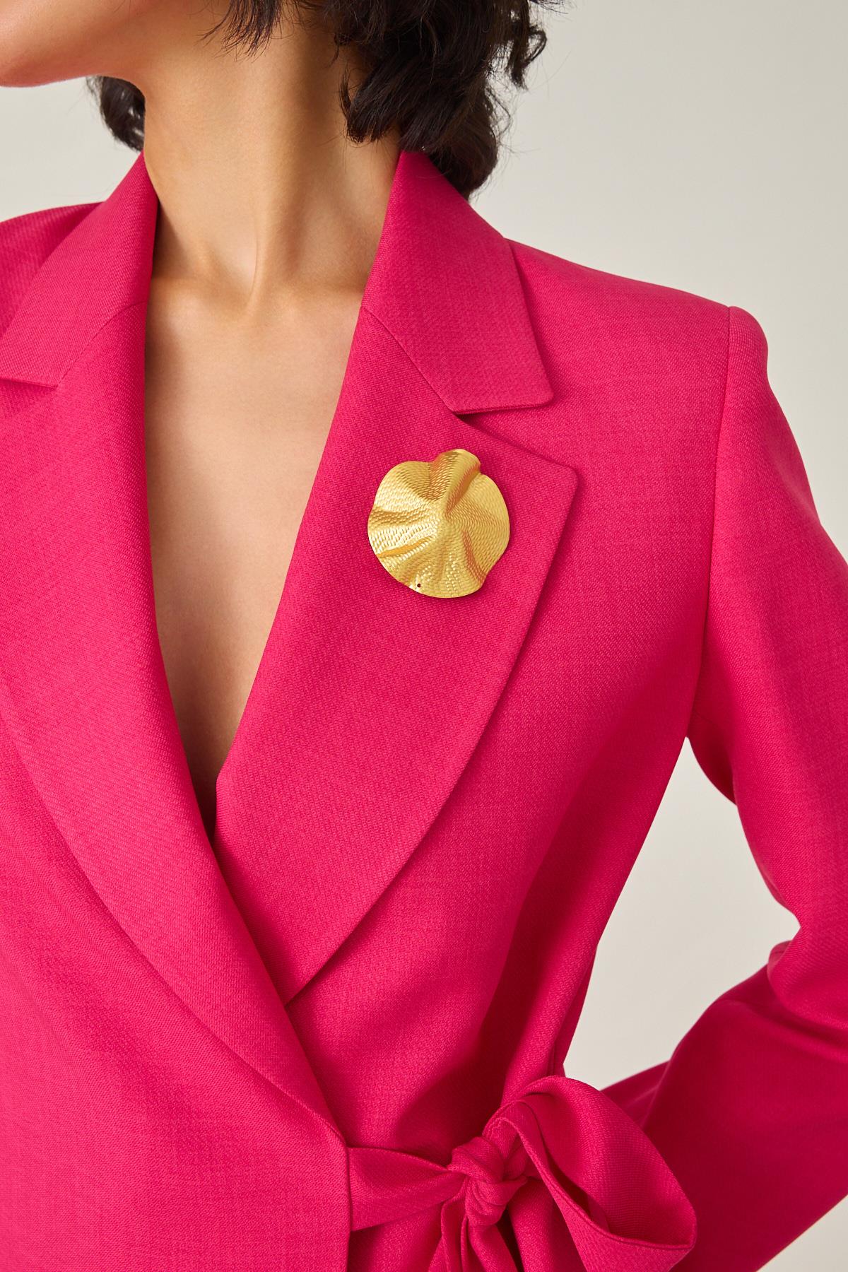Kadın Fuşya Yakada Broş Ve Bağlama Detaylı Ceket Rahat Kesim Pantolonlu ...