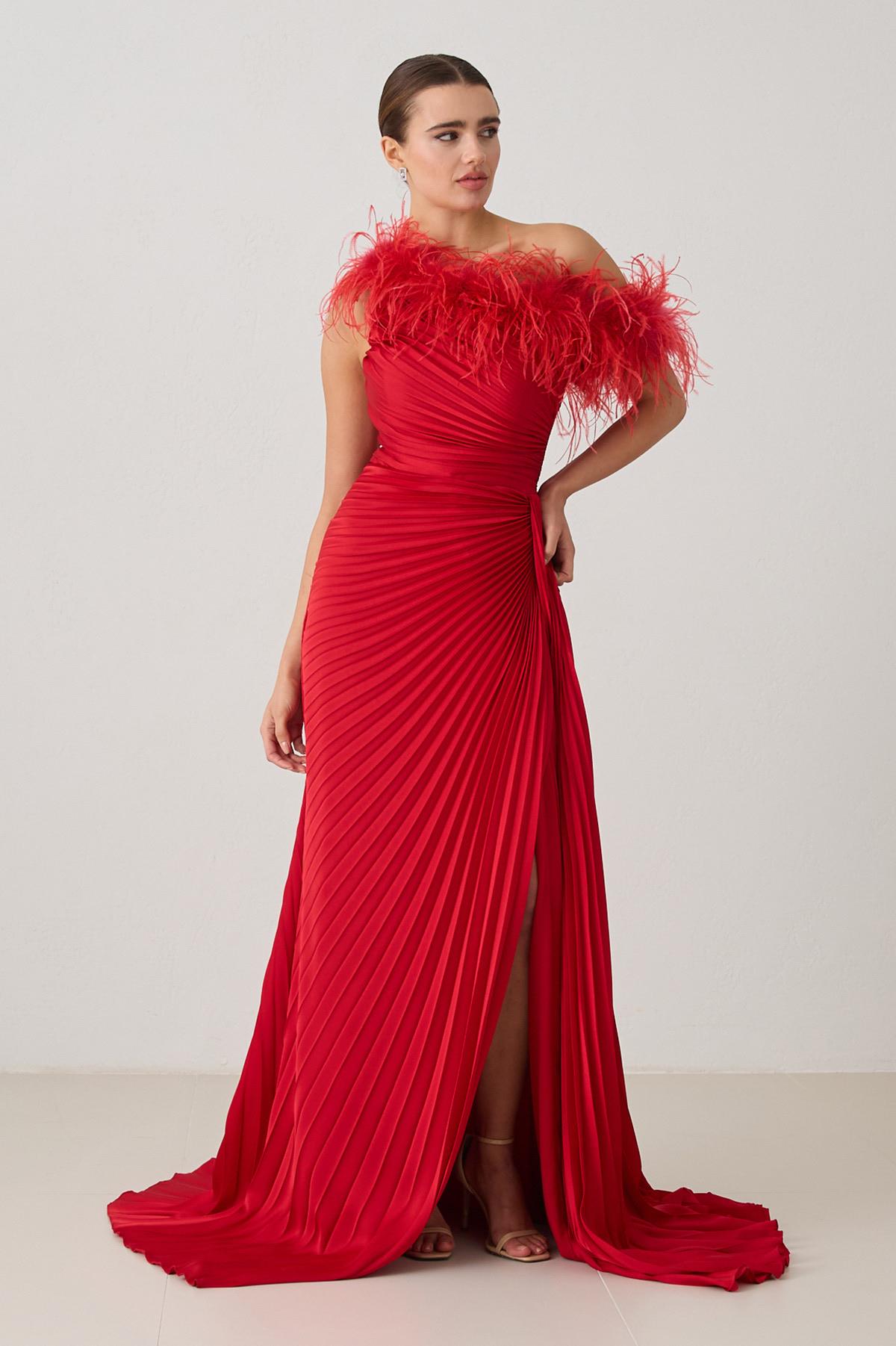 Kadın Kırmızı Tek Omuz Yakada Tüy Detaylı Belden Oturtmalı Drapeli Uzun ...